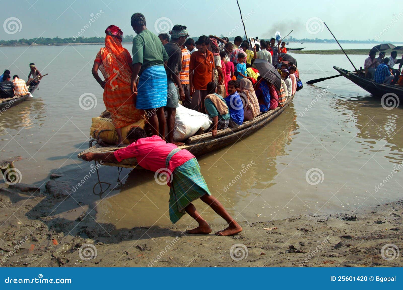 LOADED BOAT editorial image. Image of india, rural, transporting - 25601420