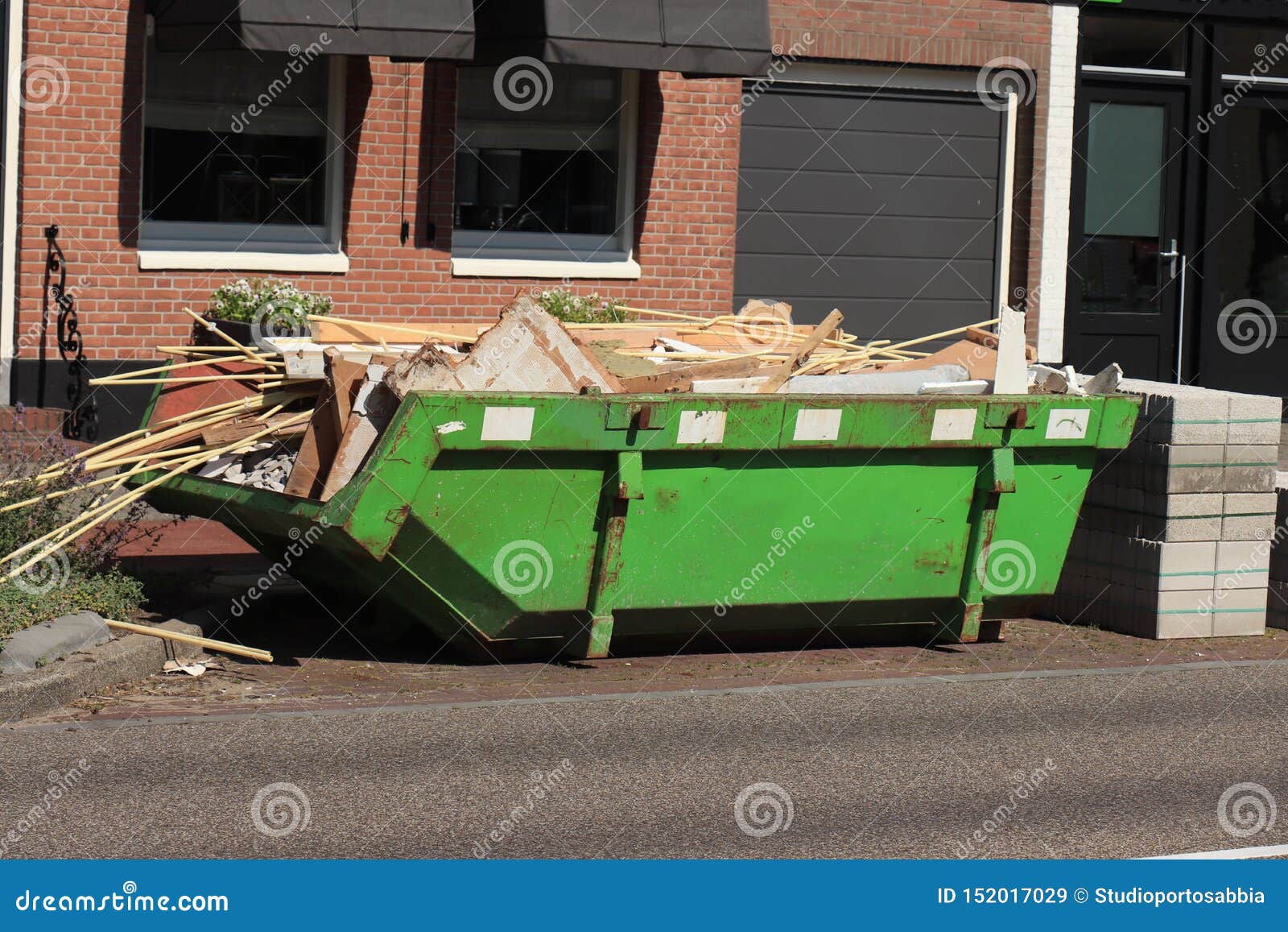 Loaded garbage dumpster stock image. Image of renovating - 152017029