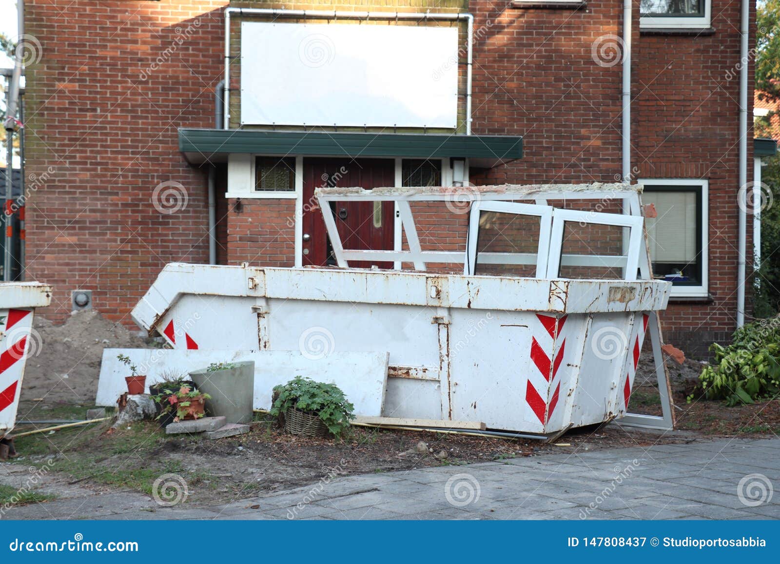 Loaded garbage dumpster stock image. Image of industry - 147808437