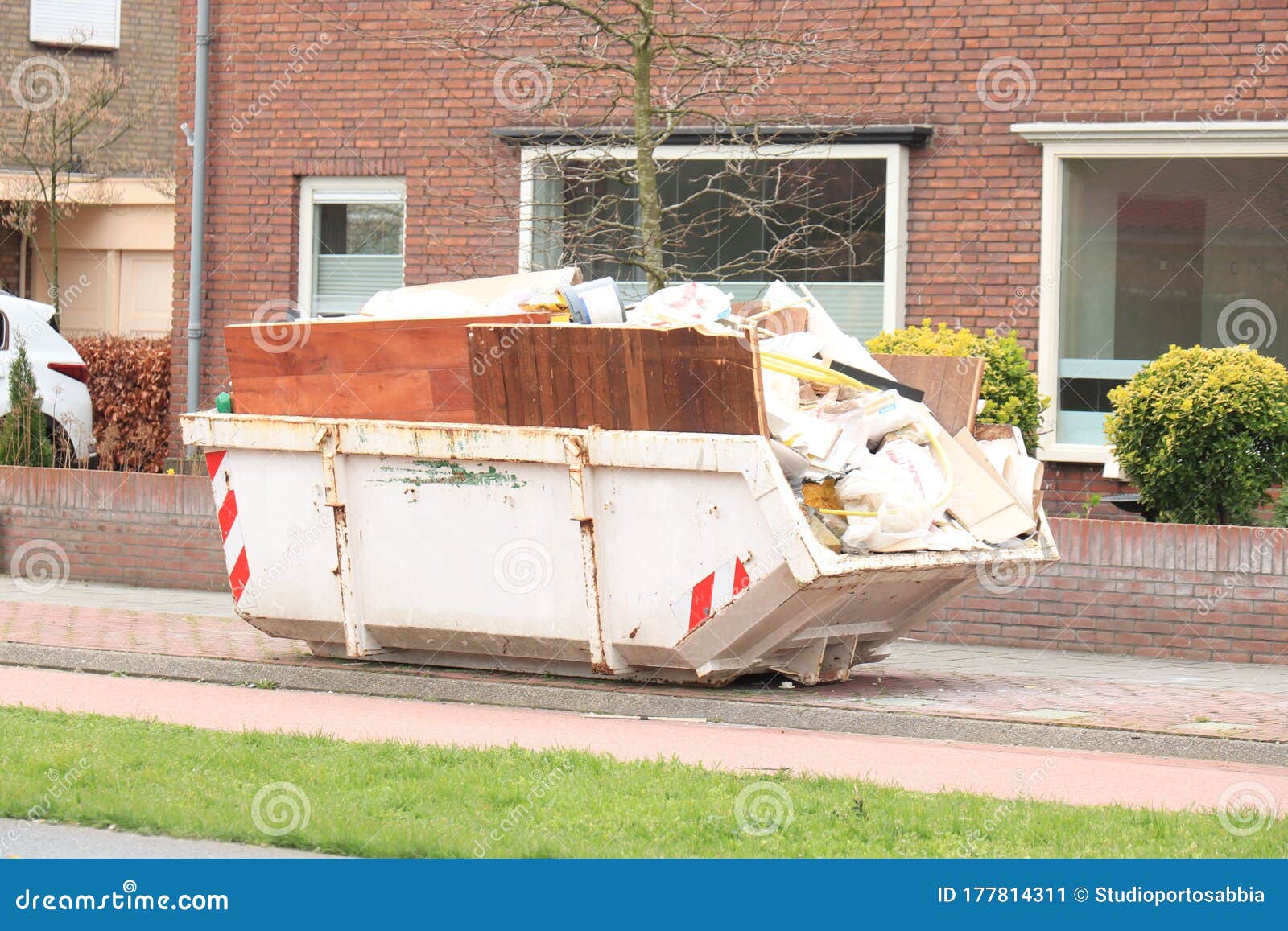 Loaded garbage dumpster stock image. Image of dumpster - 177814311