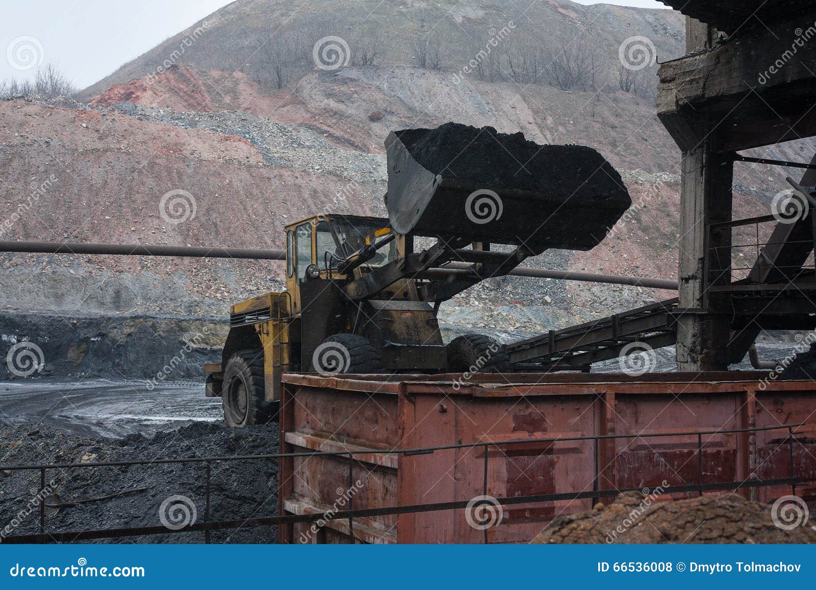 Loader Loads Coal into Rail Car Stock Photo - Image of bucket ...