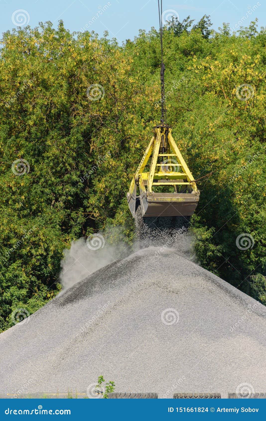 Loading Barge with Sand and Rubble on a Small Berth. Freight Transport ...