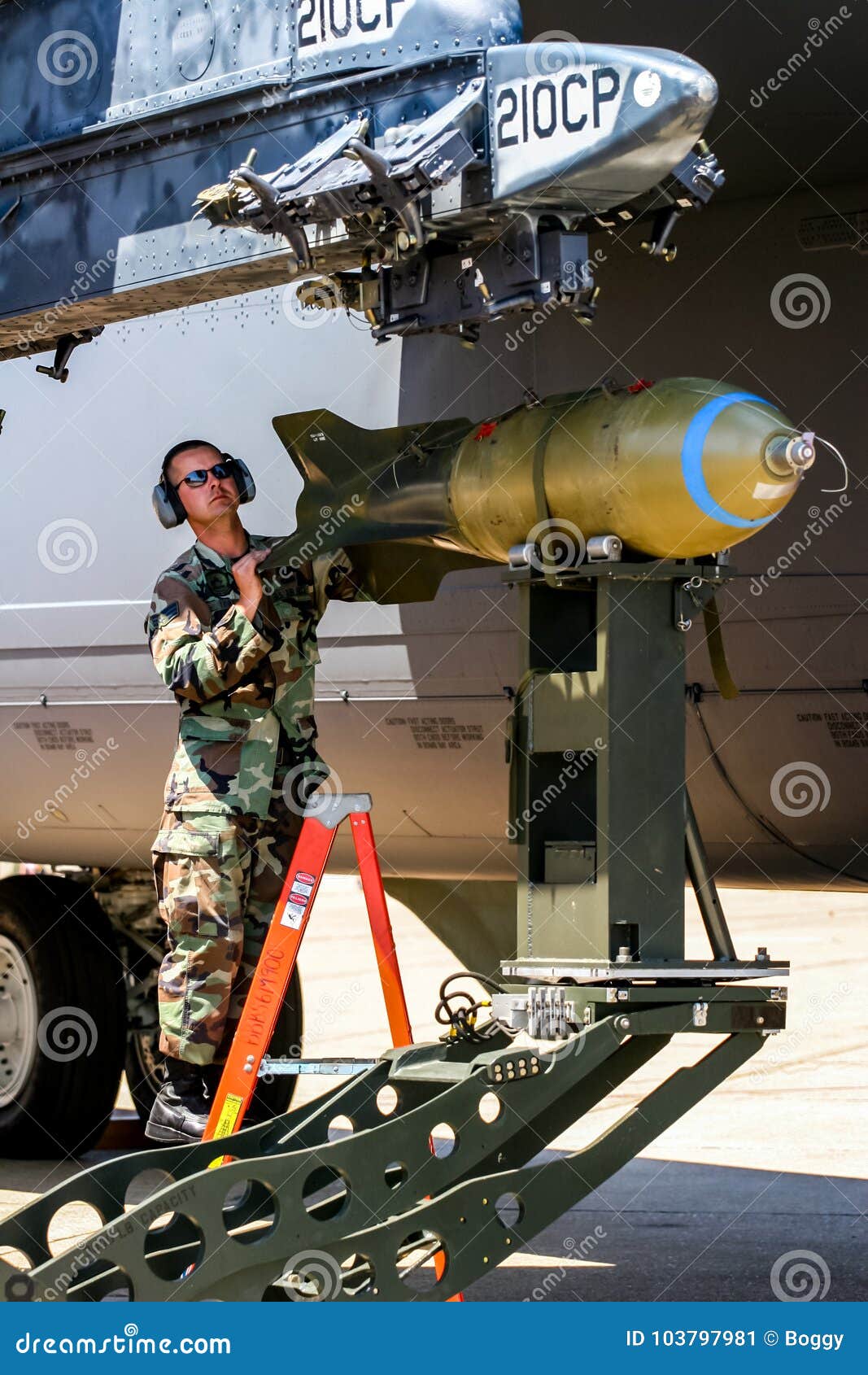 Loading Bombs on B-52 Bomber Editorial Photo - Image of inviting, plane ...