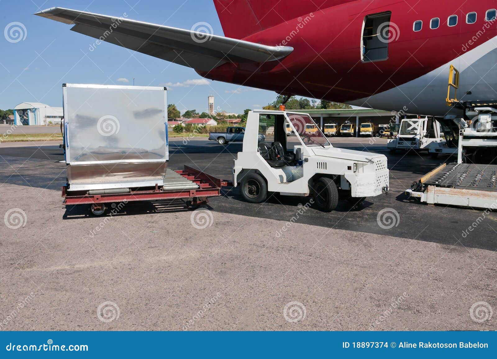 Loading cargo plane stock photo. Image of plane, airplane - 18897374