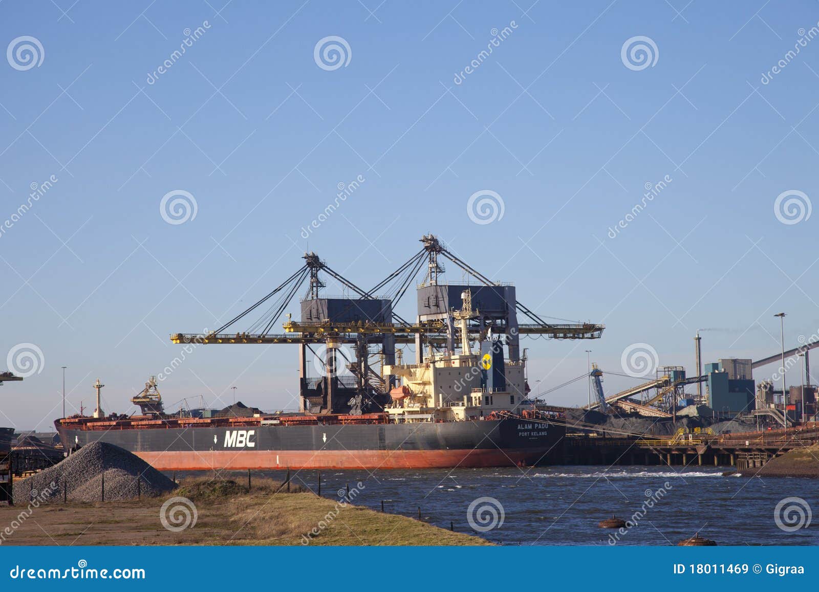 Loading coal on large ship editorial stock image. Image of crane - 18011469