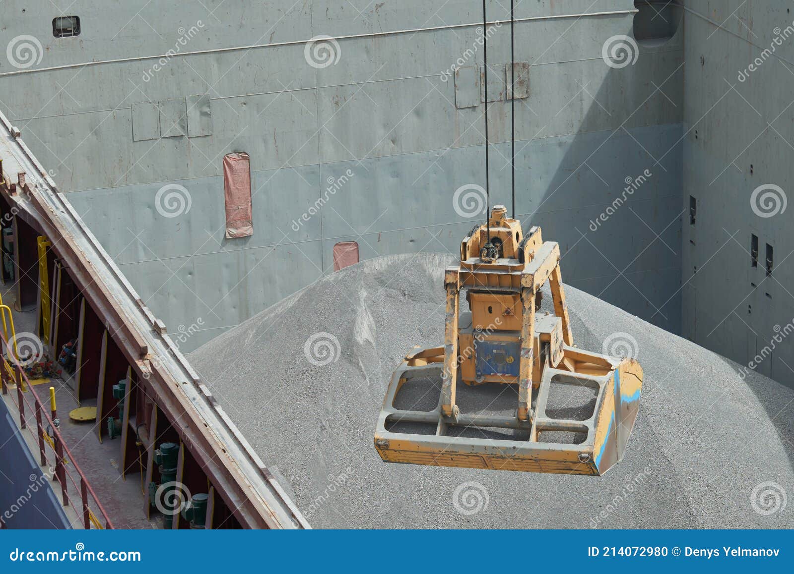 Loading and Dischargind Operation of Bulk Cargo Bauxite on Bulk Carrier ...