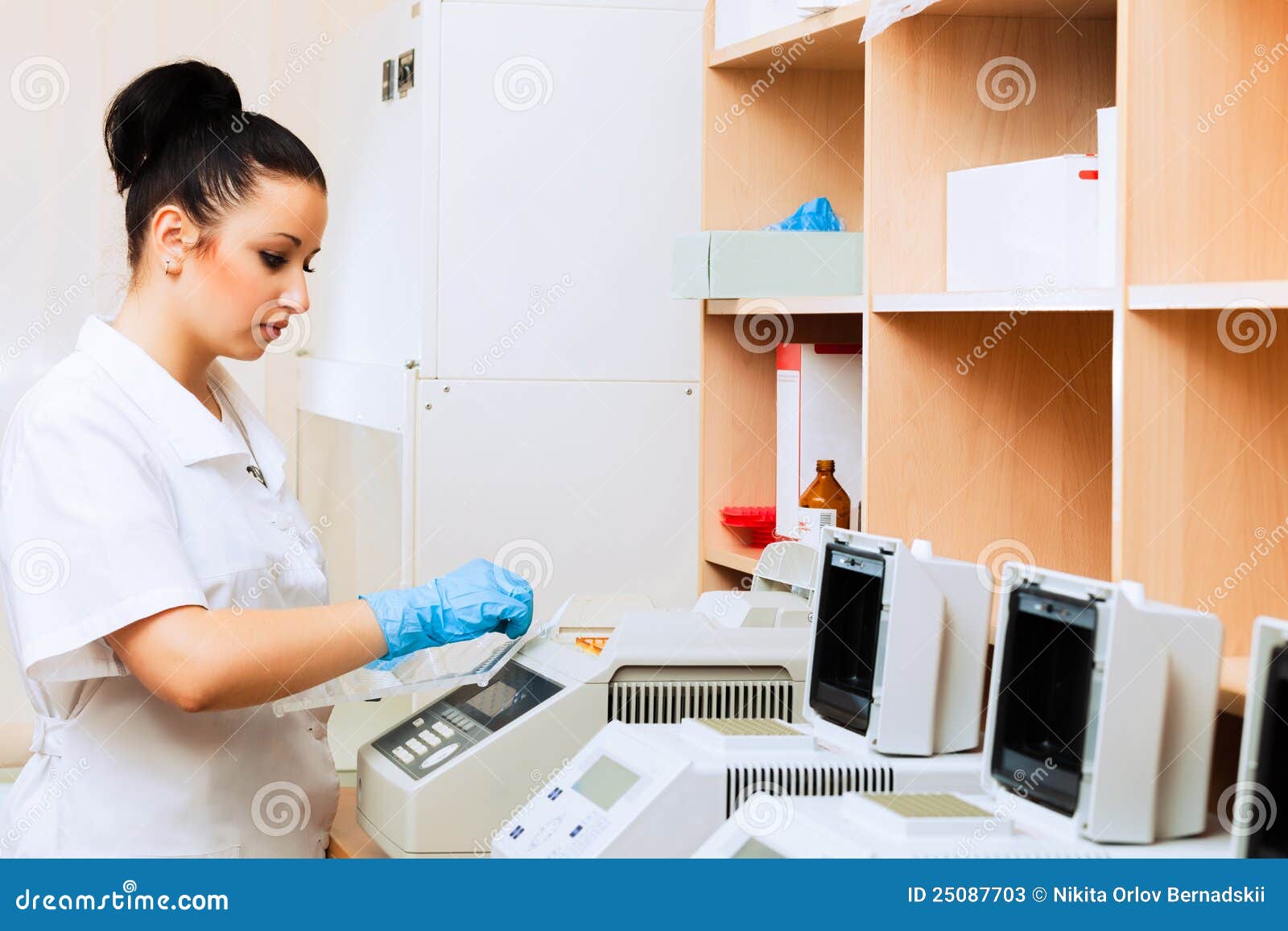 Loading DNA Samples for PCR Stock Image - Image of researcher, reactor ...