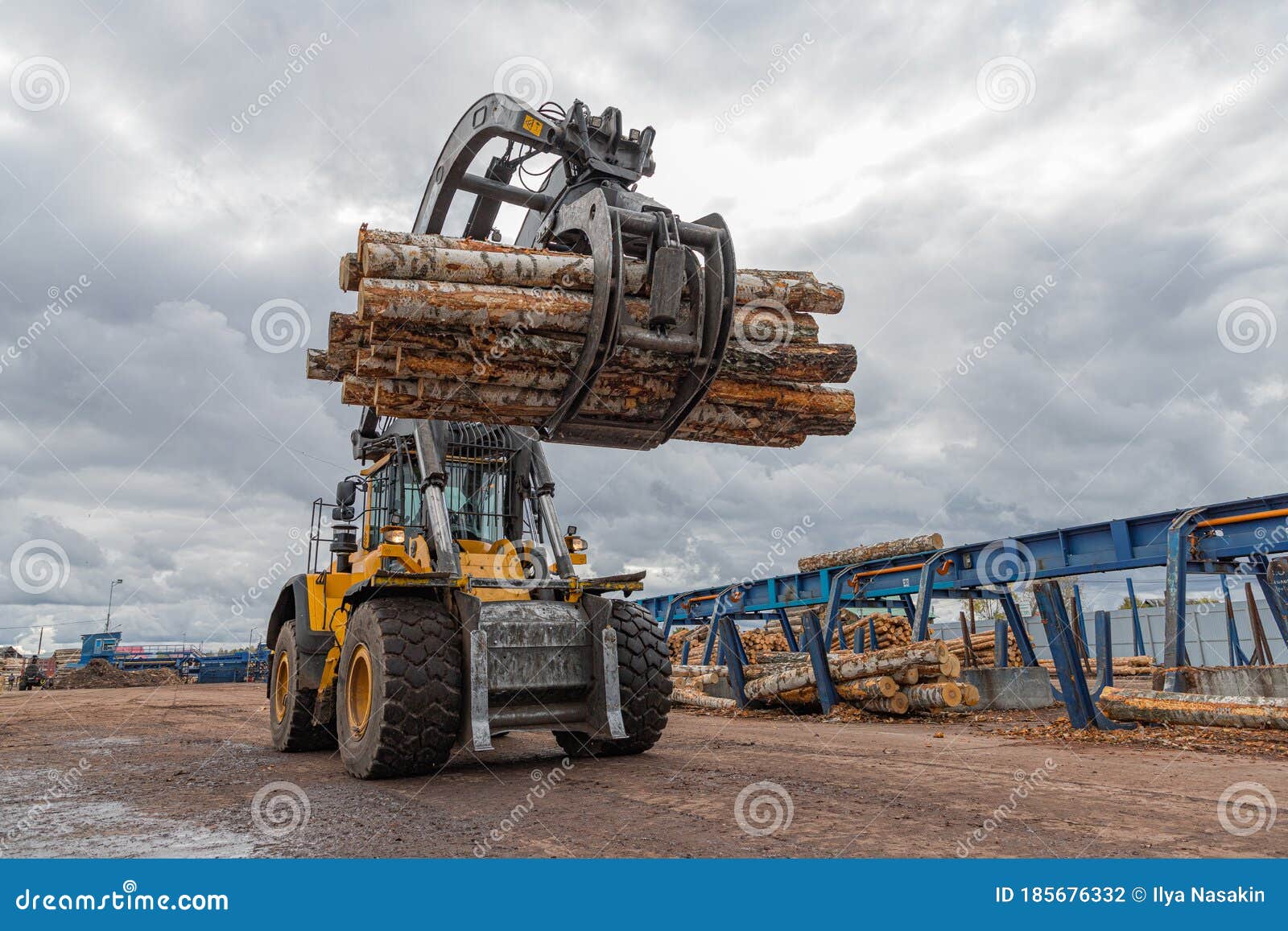 Loading Equipment for Logging. Log Loader for Timber, Logs. the Log ...