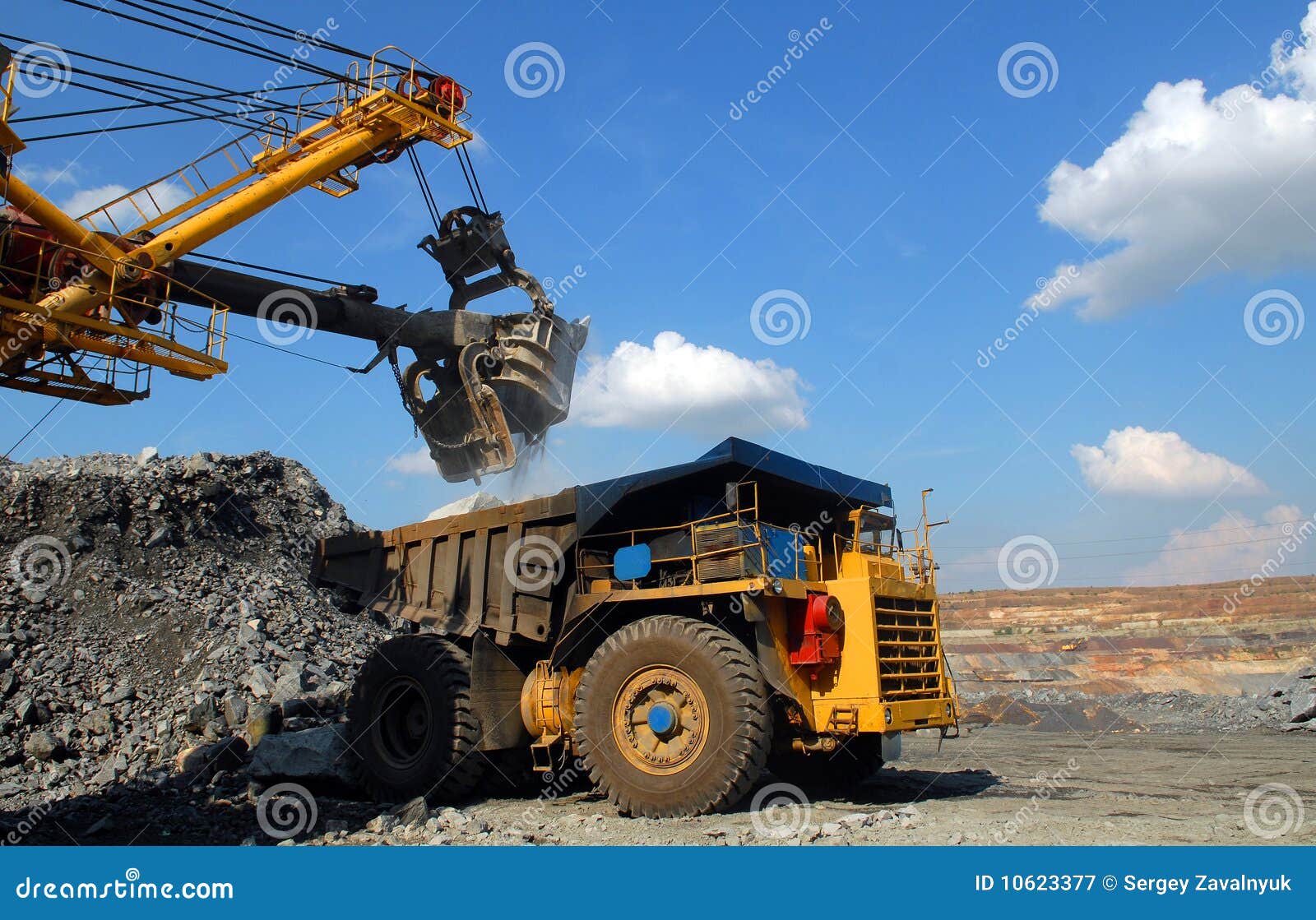 Loading of iron ore stock image. Image of work, digger - 10623377