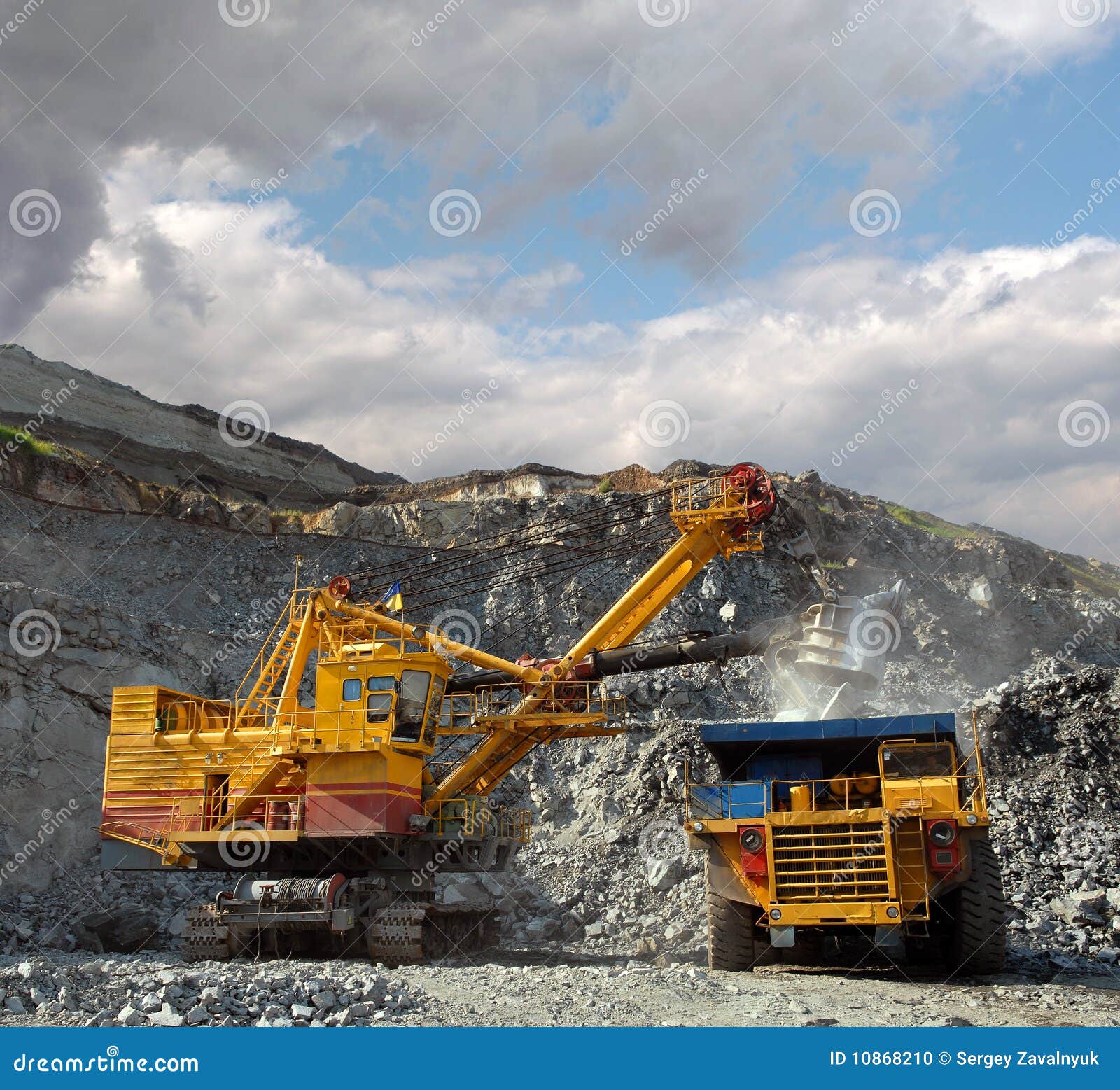 Loading of iron ore stock photo. Image of machinery, industry - 10868210