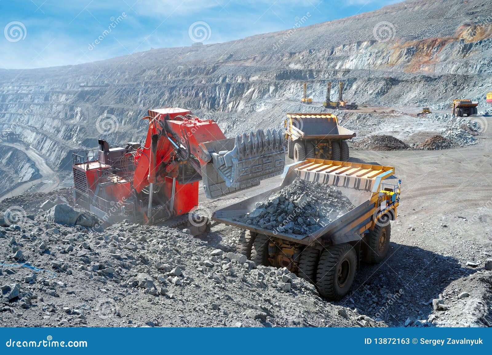 Loading of iron ore stock image. Image of navvy, cast - 13872163