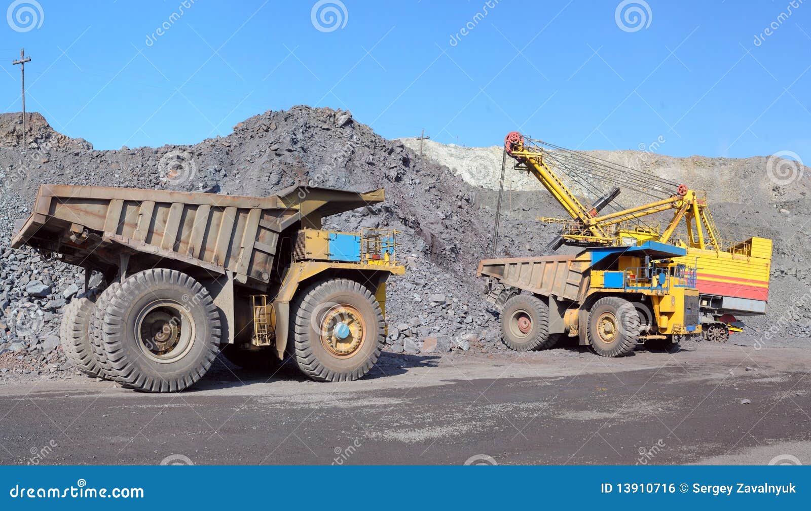 Loading of iron ore stock photo. Image of extraction - 13910716