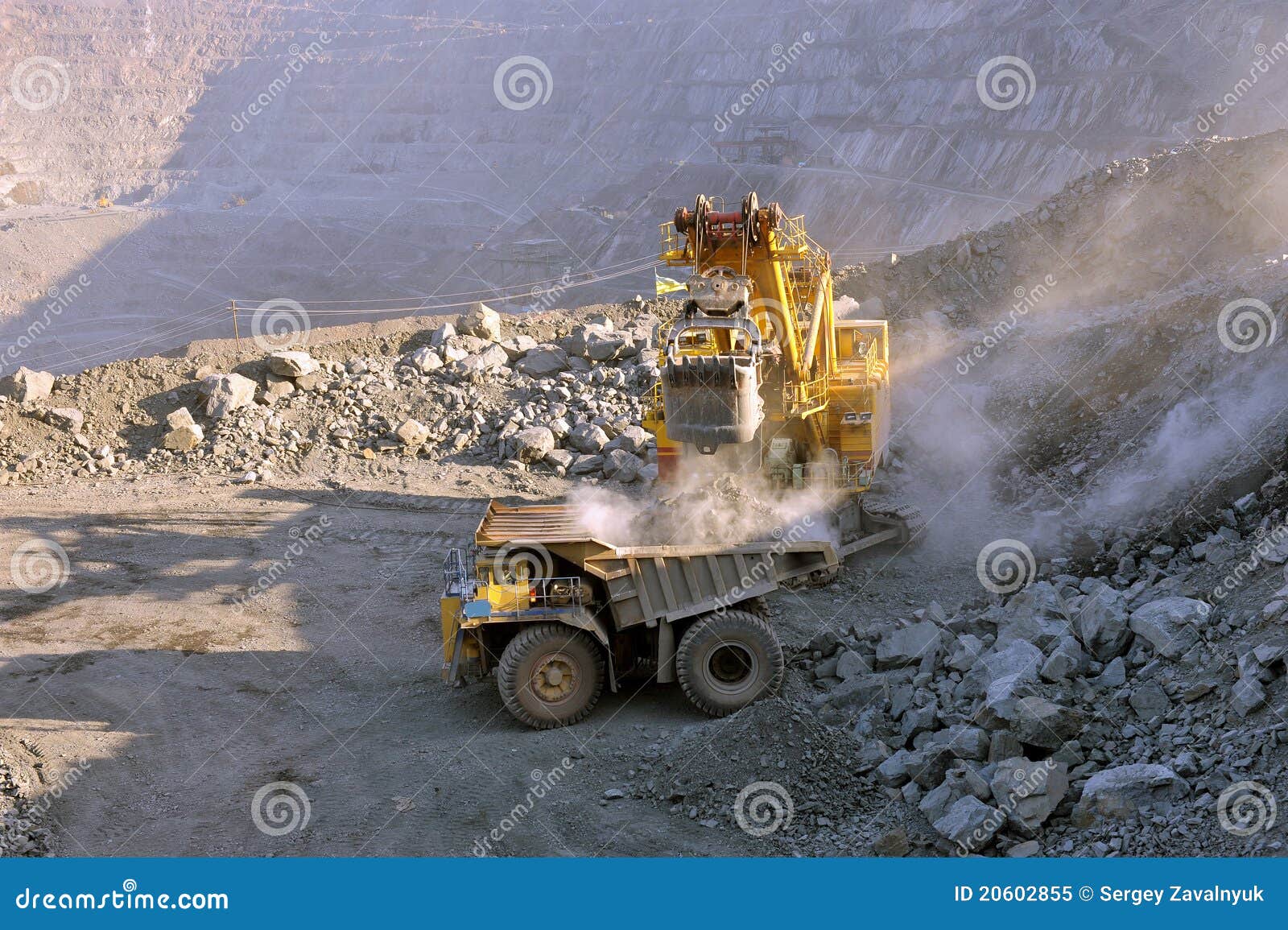 Loading of iron ore stock image. Image of excavator, machine - 20602855