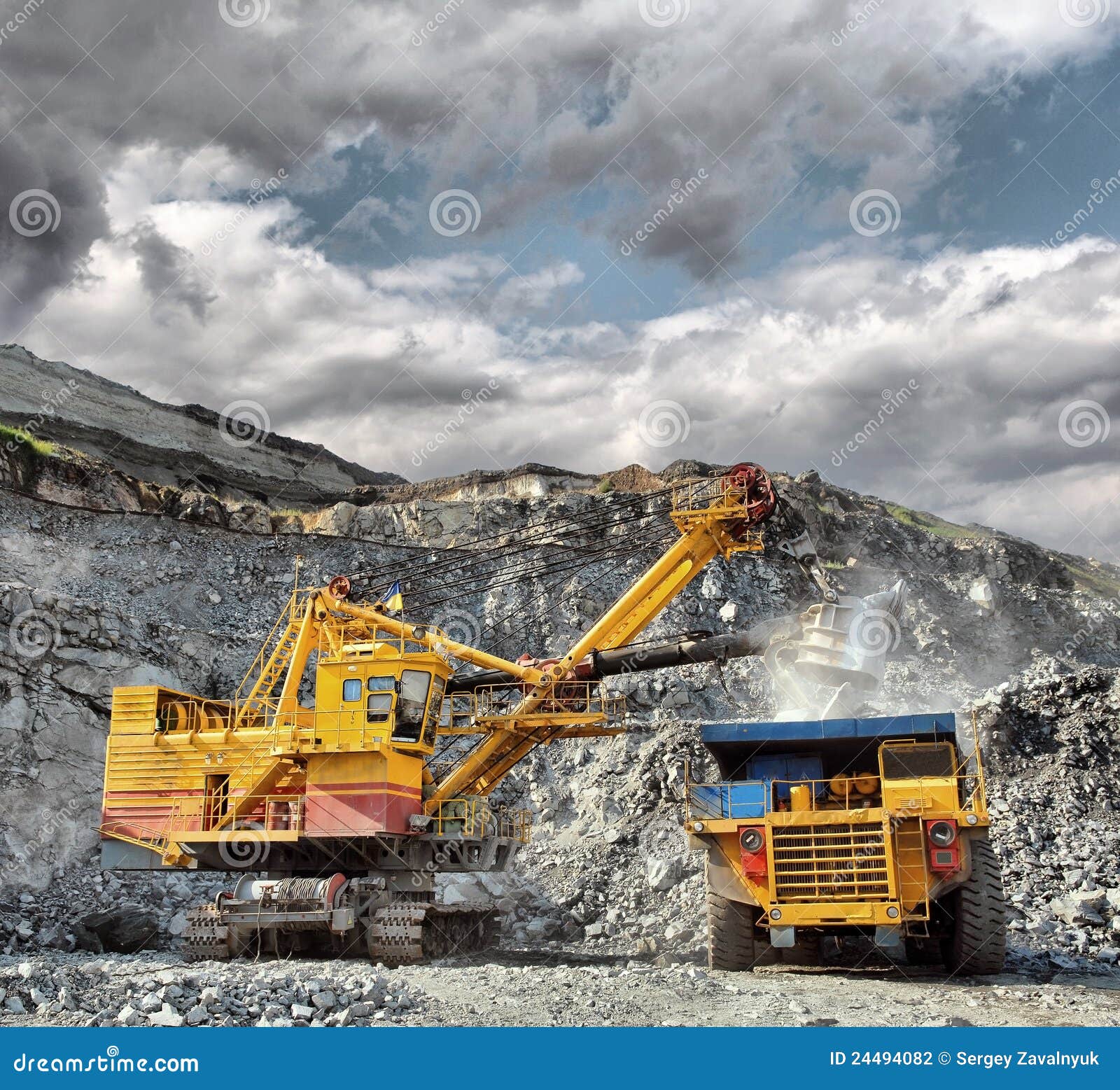 Loading of iron ore stock photo. Image of cast, large - 24494082