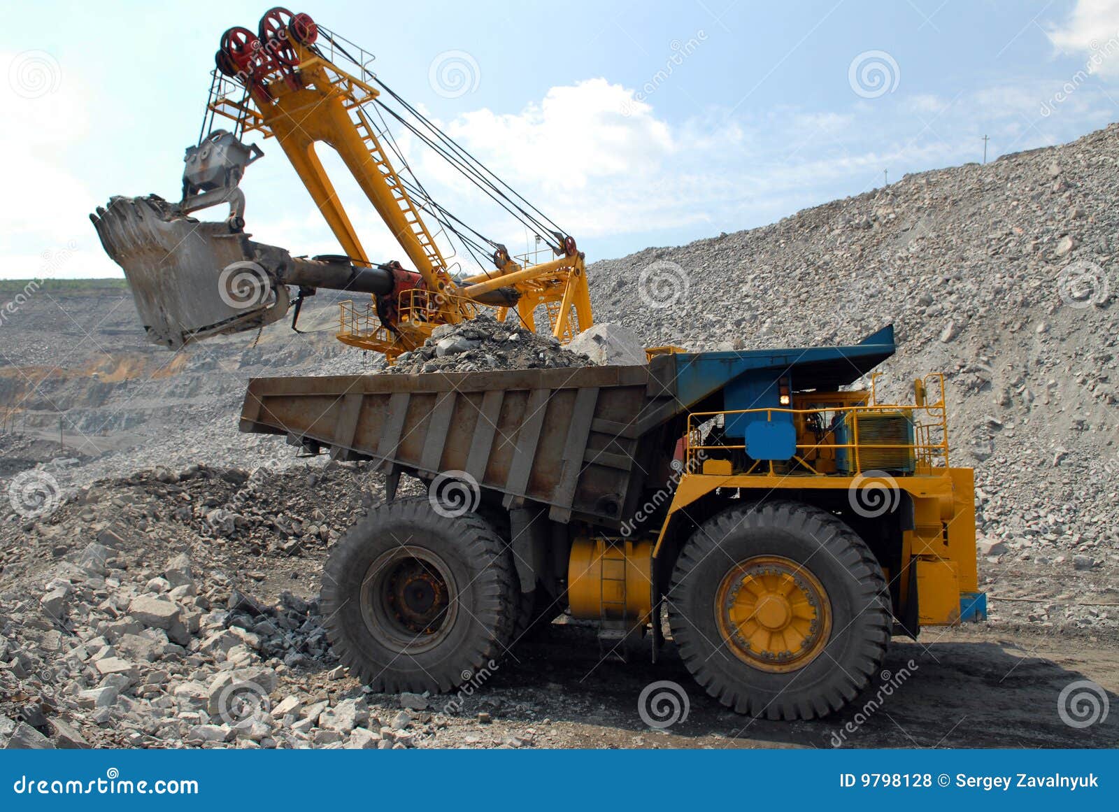 Loading of iron ore stock photo. Image of technics, navvy - 9798128
