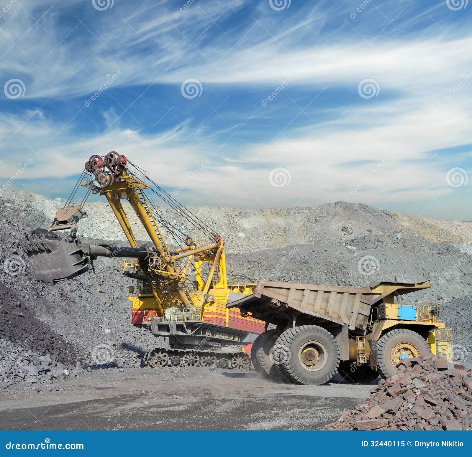 Loading of iron ore stock image. Image of machinery, trucks - 32440115