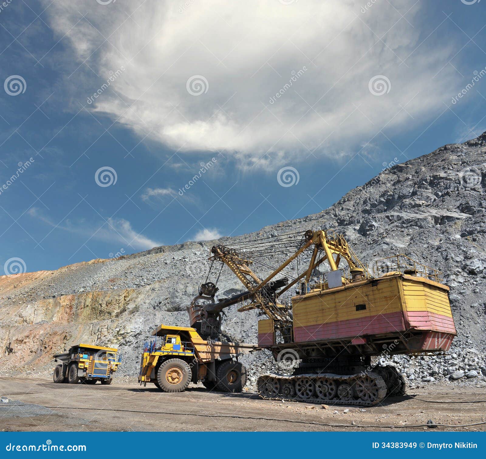 Loading of iron ore stock image. Image of extraction - 34383949