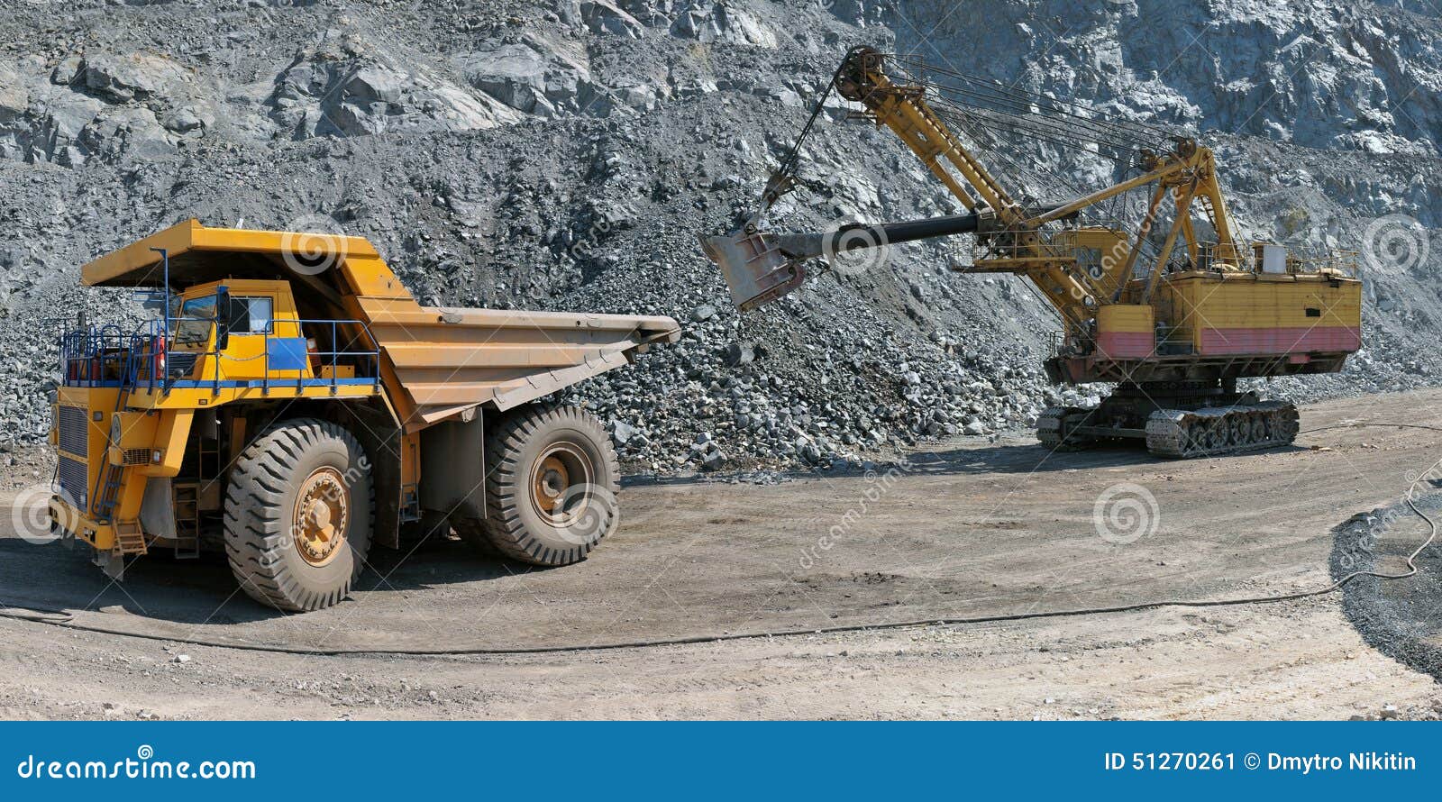 Loading of iron ore stock image. Image of excavator, machine - 51270261
