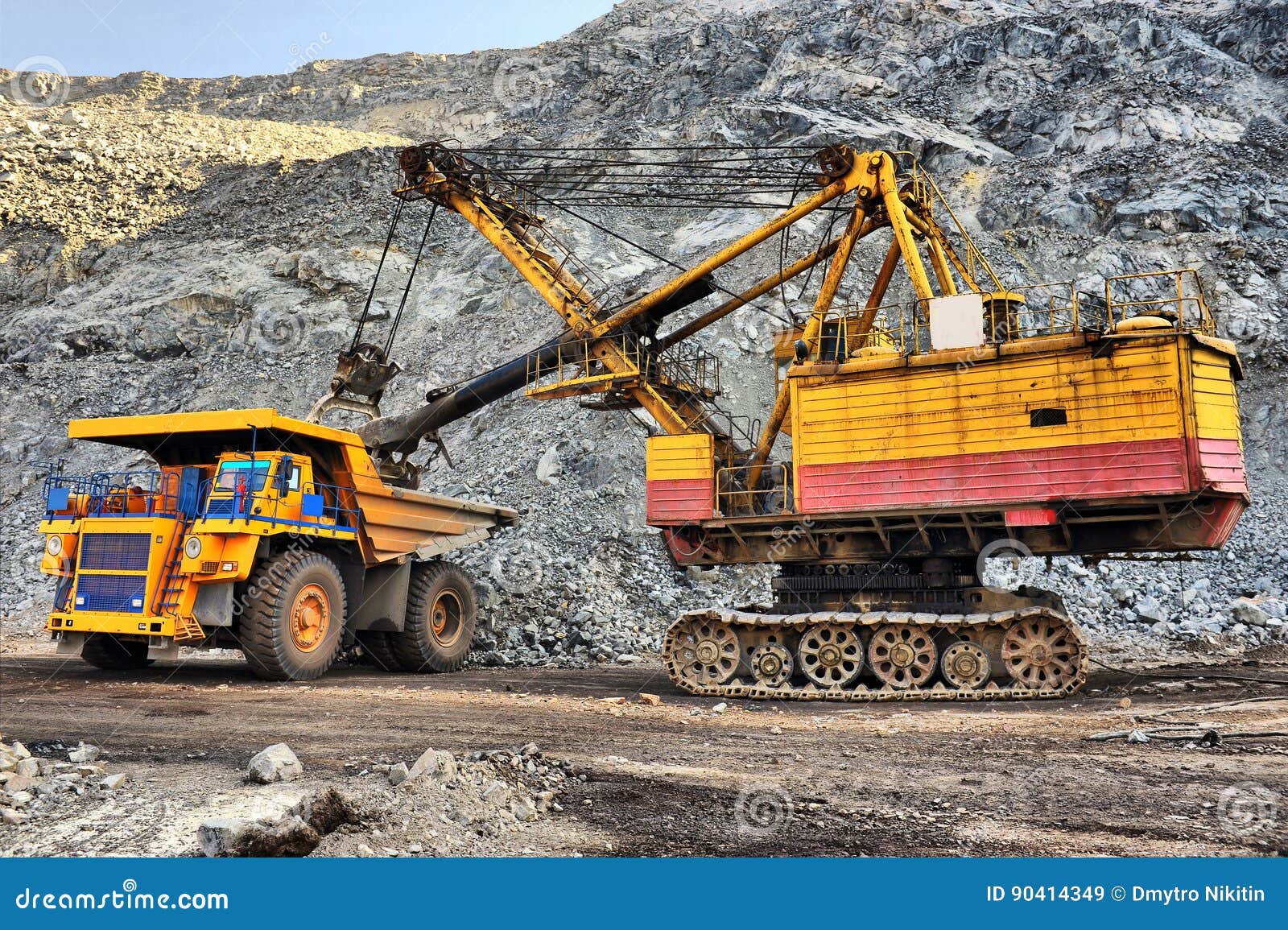 Loading of iron ore stock image. Image of dredger, opencast - 90414349