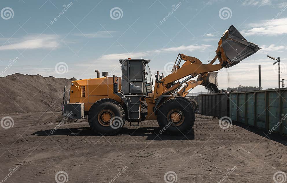 Loading of an Loader into Railway Wagons. Excavator Loading Coal into ...