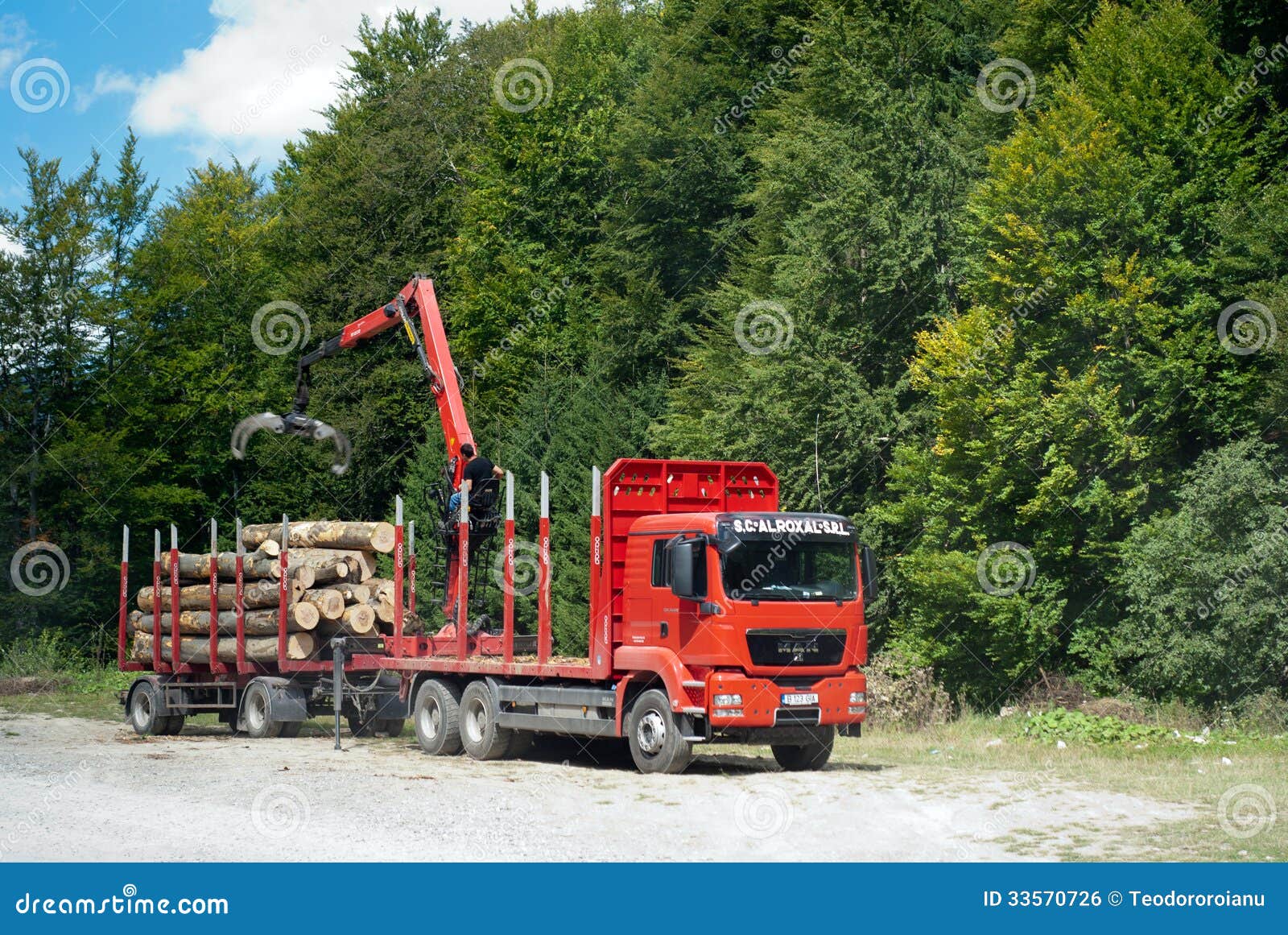 Loading logs editorial photo. Image of transportation - 33570726