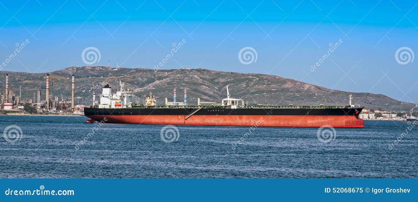 Loading oil supertanker stock image. Image of port, sunrise - 52068675