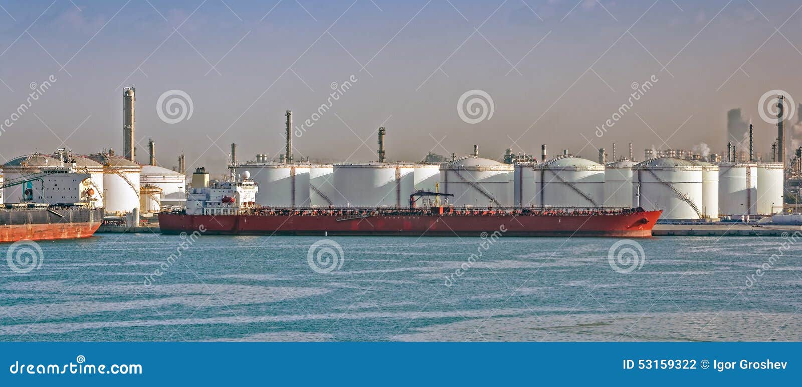 Loading oil supertanker stock photo. Image of port, fuel - 53159322