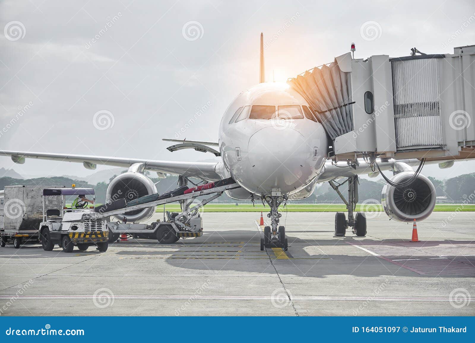 Loading or Preparation of the Airplane and Jet Bridge on Runway Stock ...