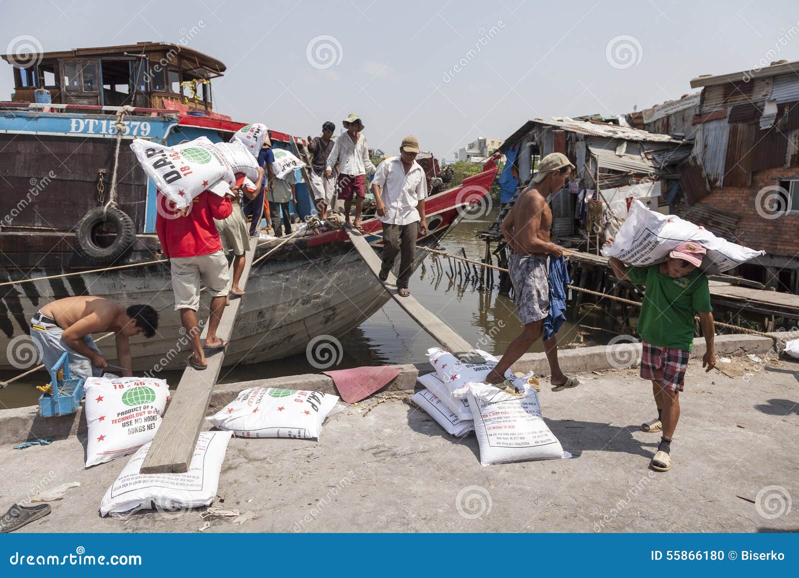 Loading a ship editorial image. Image of business, heavy - 55866180