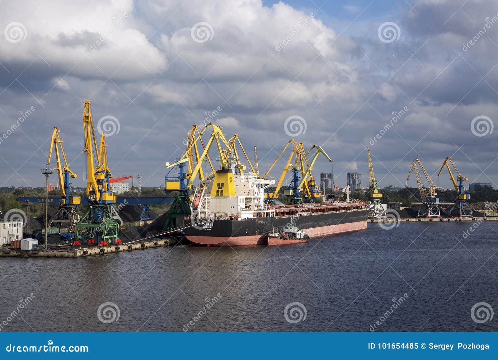 Loading or Unloading of a Bunker Tanker Editorial Image - Image of ...