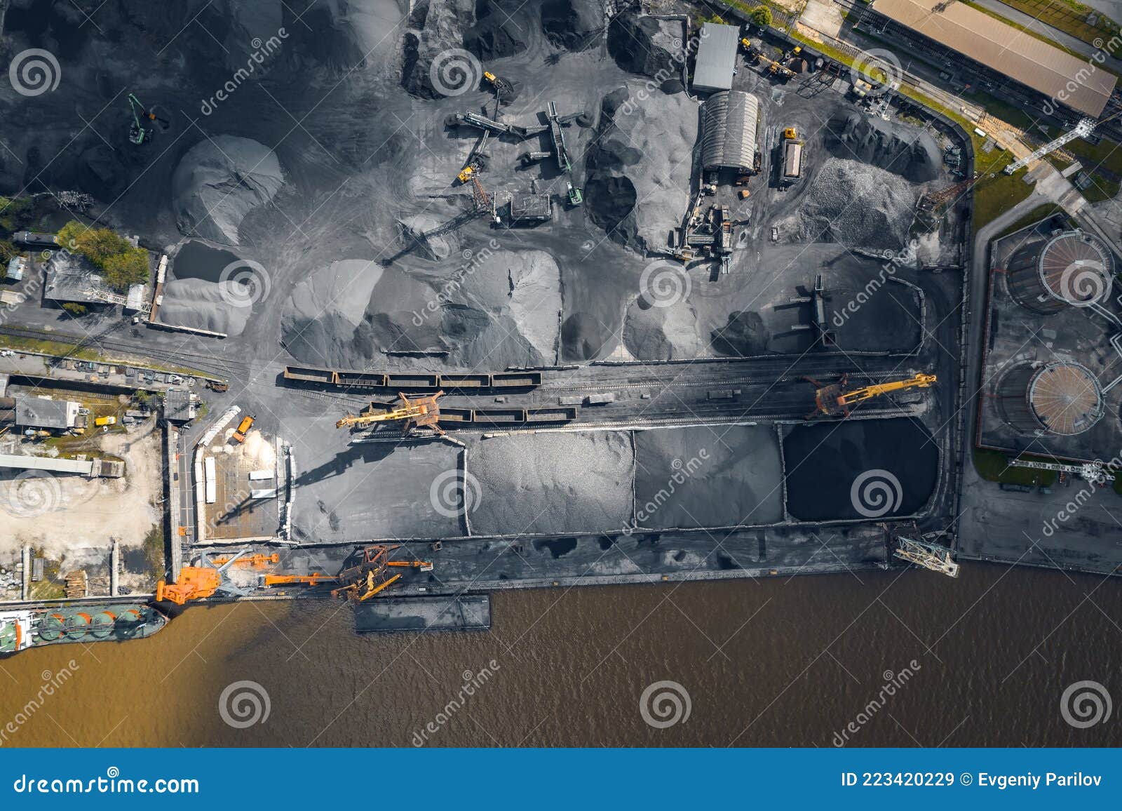 Unloading Coal From Barge To Hopper Royalty-Free Stock Photography ...