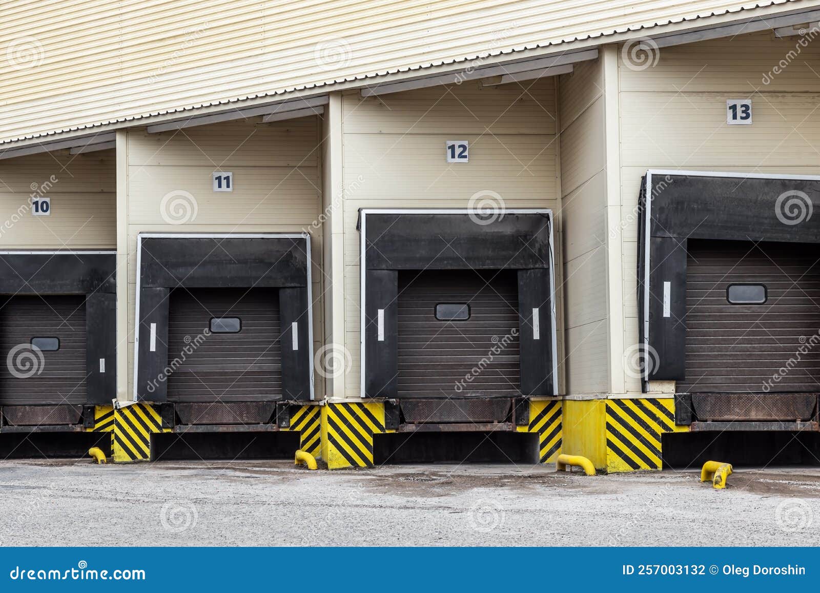 Loading and Unloading Dock Gates and Dock Shelters in the Area Stock ... Loading and Unloading Dock Gates and Dock Shelters in the Area Stock ...