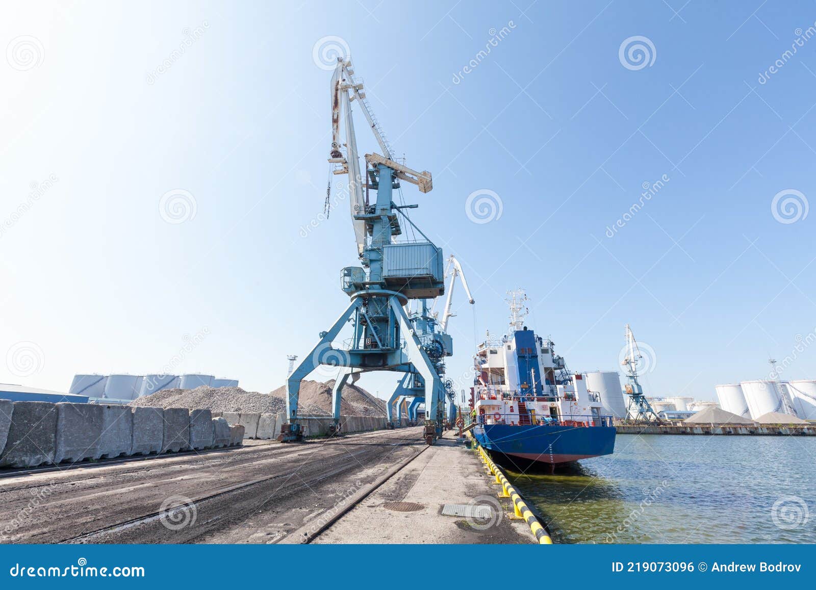 Loading and Unloading of Vessels Stock Photo - Image of cranes, rubble ...
