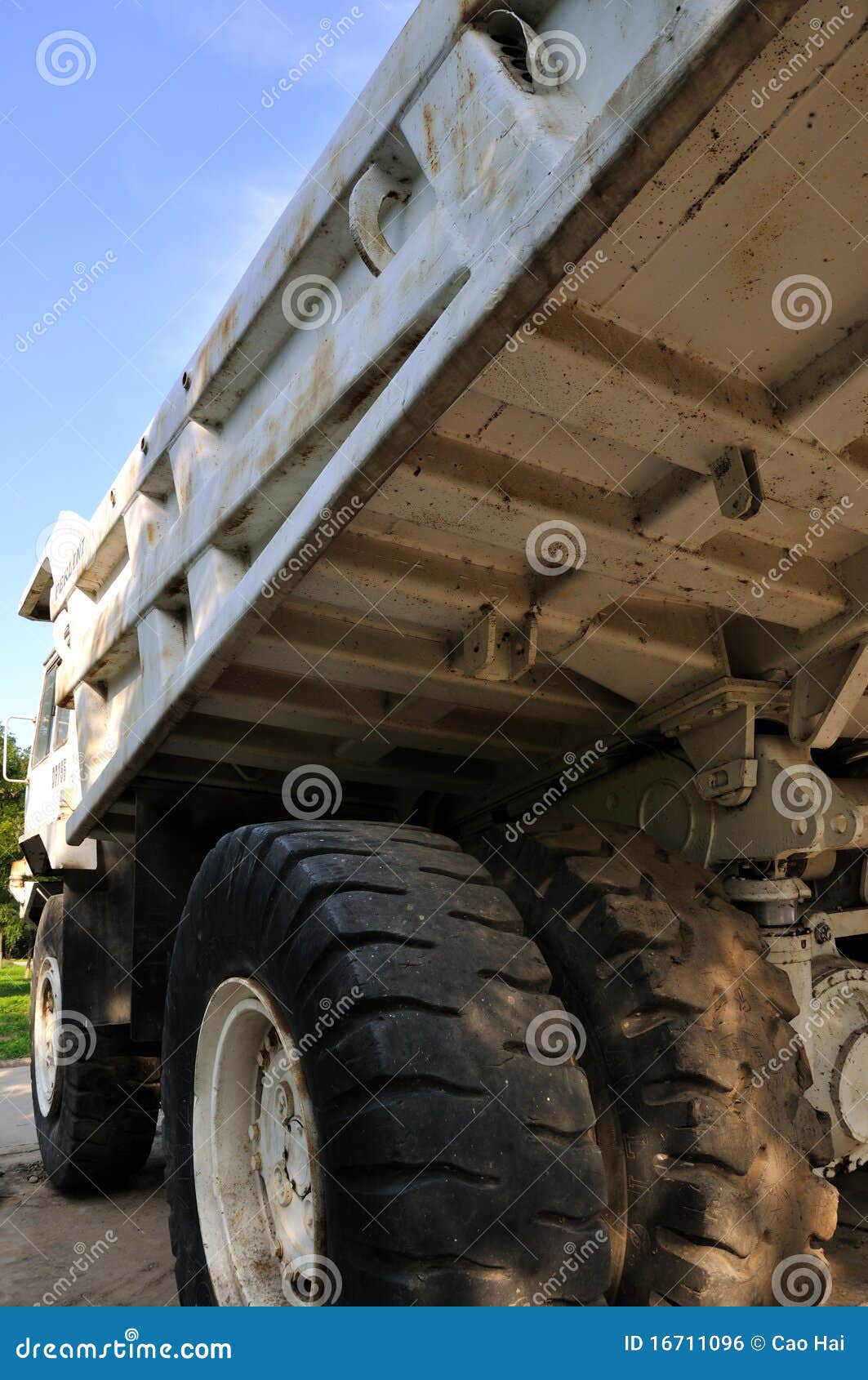 Loading Vehicle Under Blue Sky Stock Photo - Image of work, tyre: 16711096