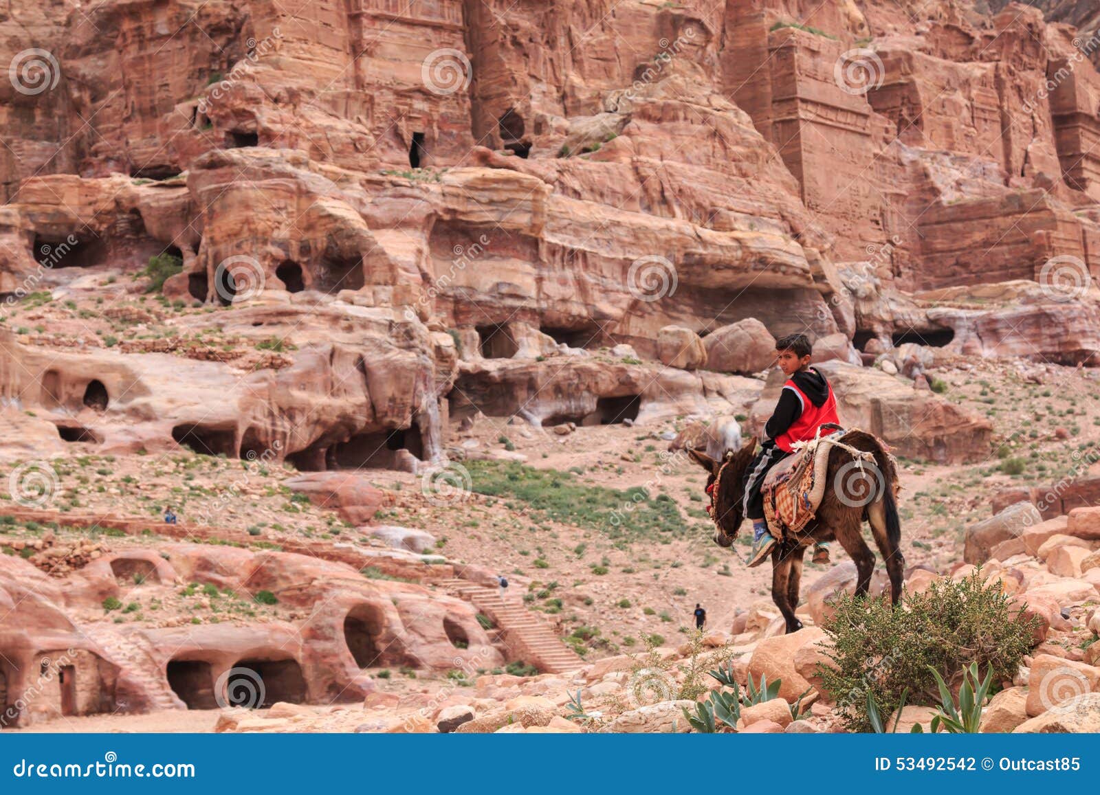 Local Jordanin Guide Exploring the Ruins of Ancient Petra, Jordan ...