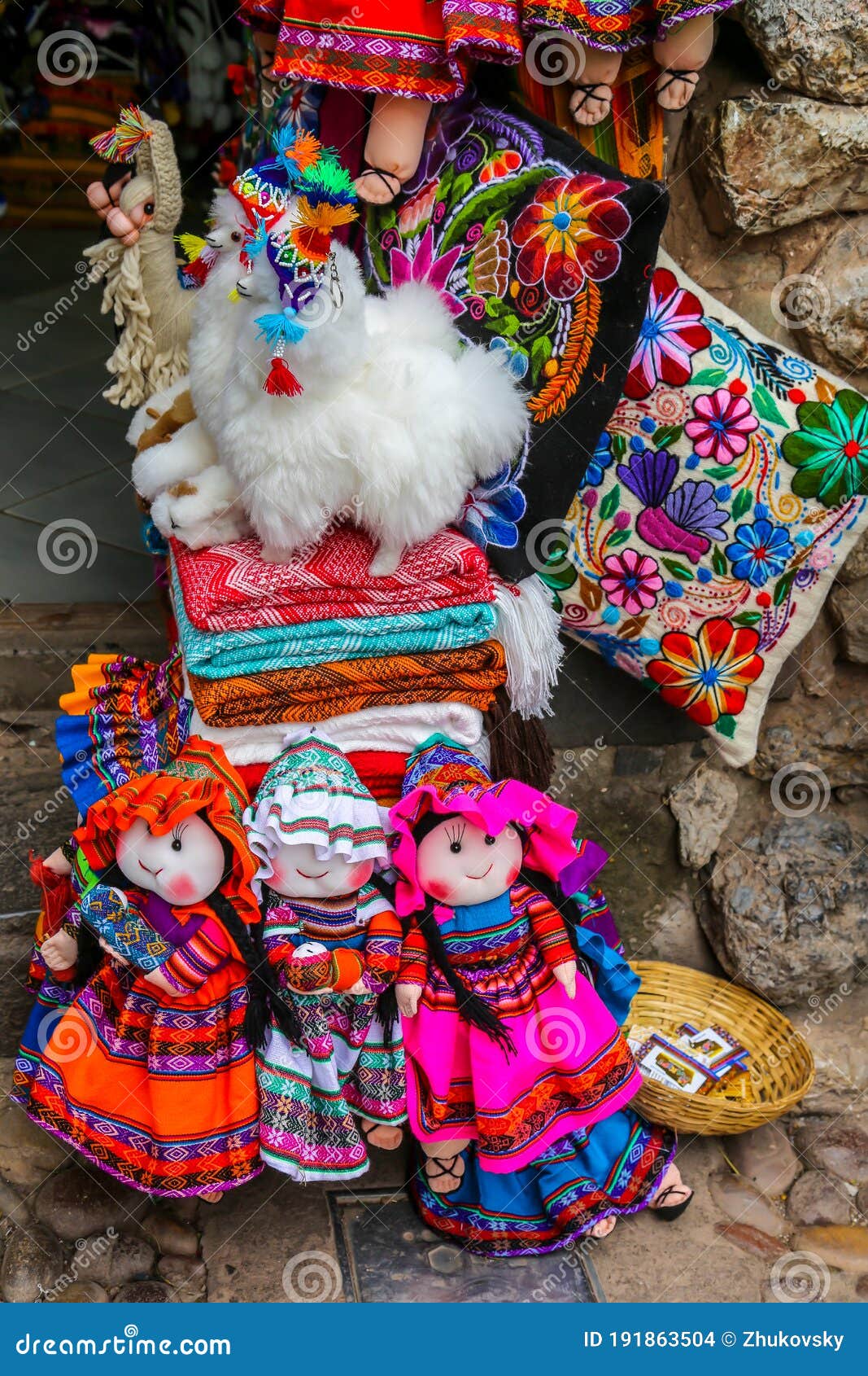 Local Souvenirs in Cusco, Peru. Editorial Stock Image - Image of incan ...