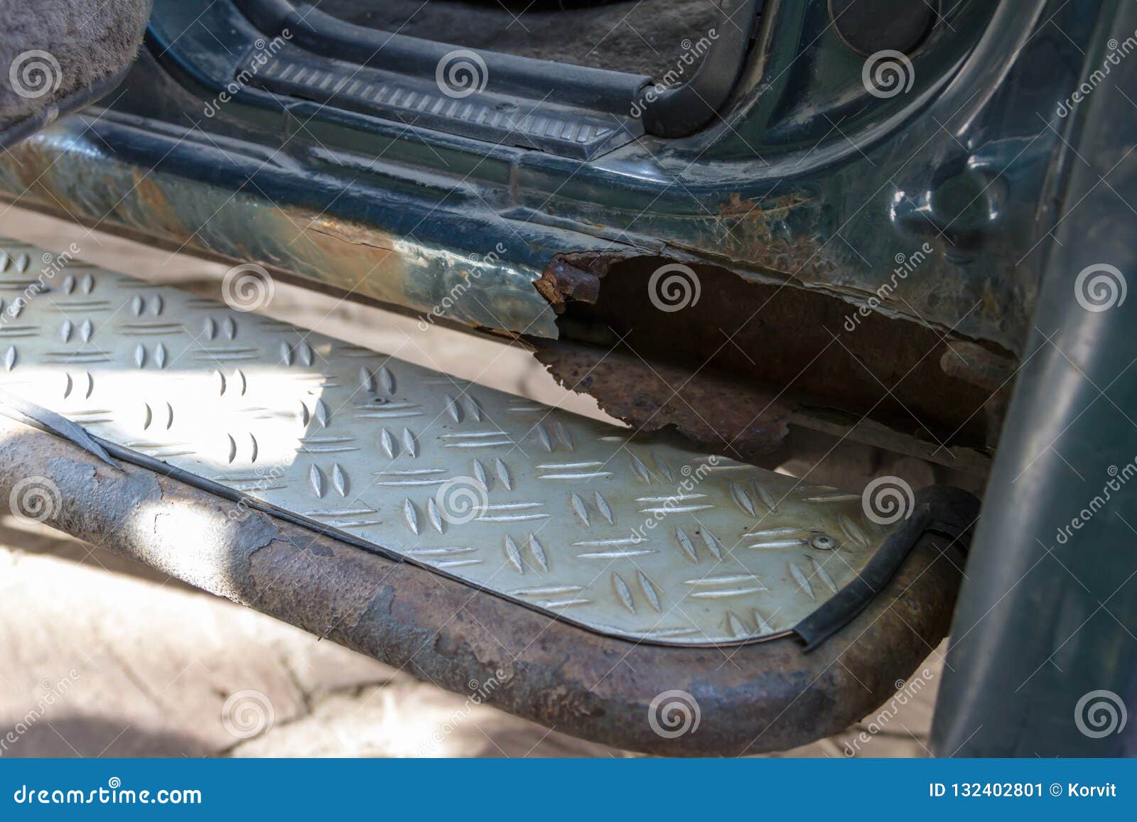 Loch in Der Schwelle Eines Alten Autos Stockbild - Bild von korrosion ...