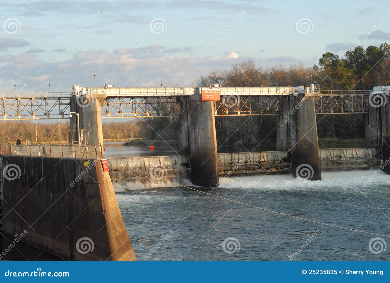 Lock and Dam stock image. Image of water, river, park - 25235835