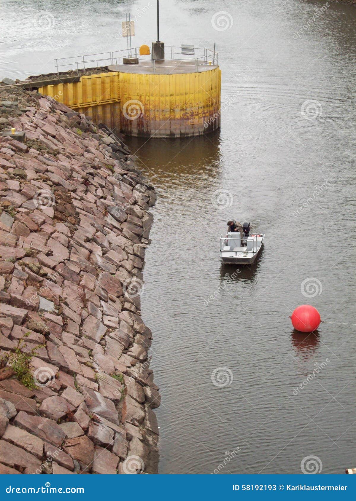 Lock and Dam No. 1 editorial stock photo. Image of growing - 58192193