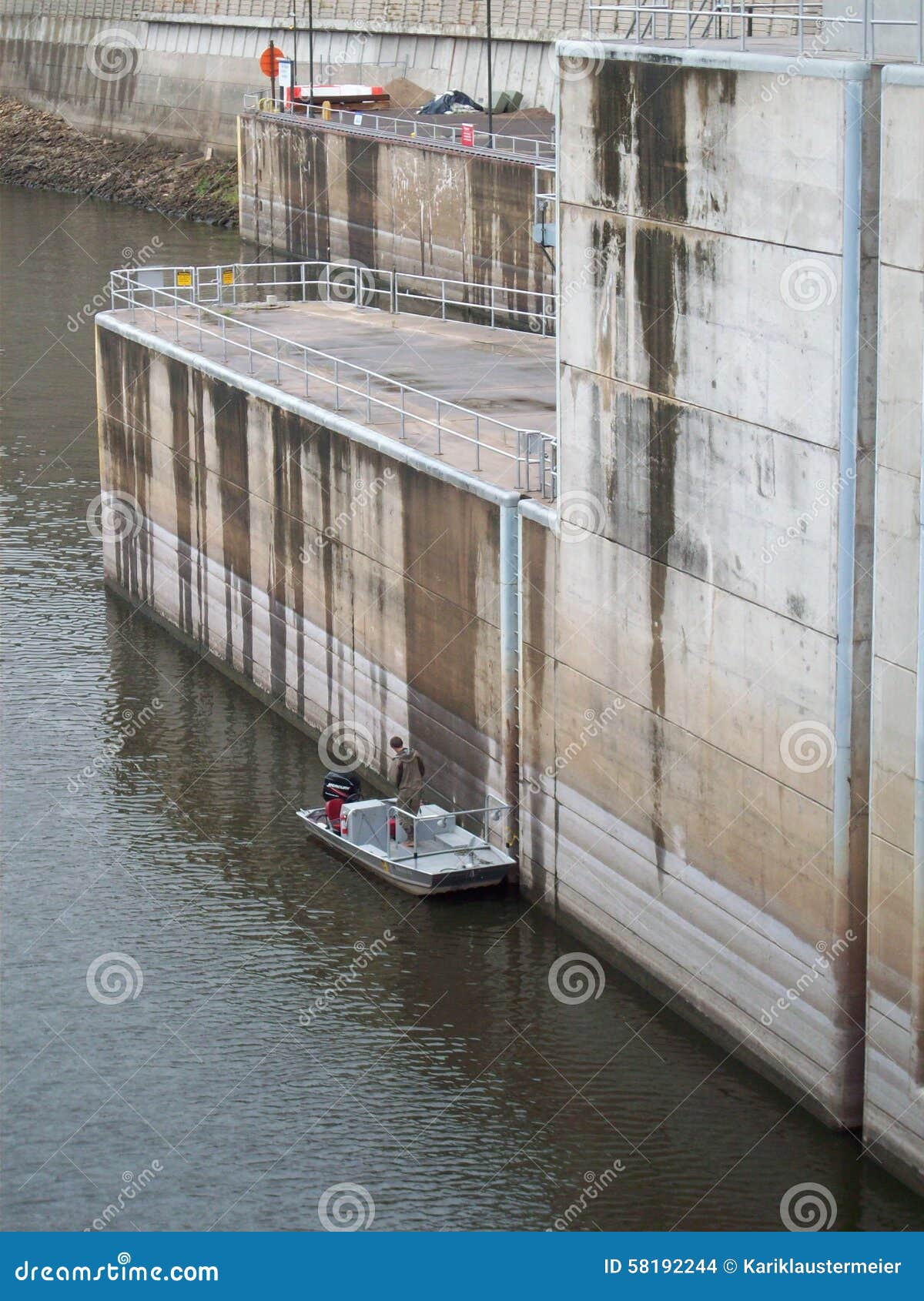 Lock and Dam No. 1 editorial stock image. Image of architecture - 58192244