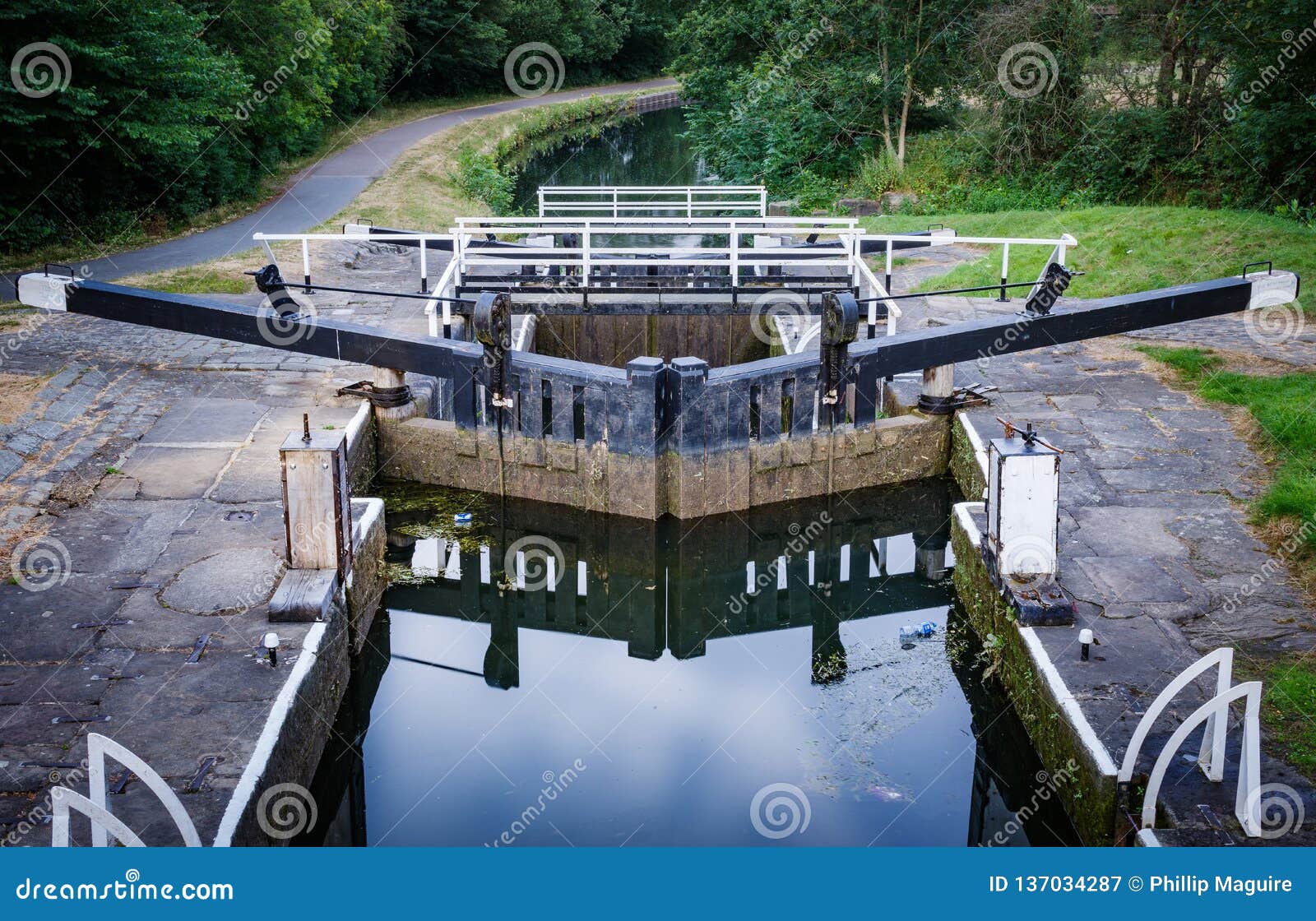 Lock gates on canal stock image. Image of footpath, waterway - 137034287