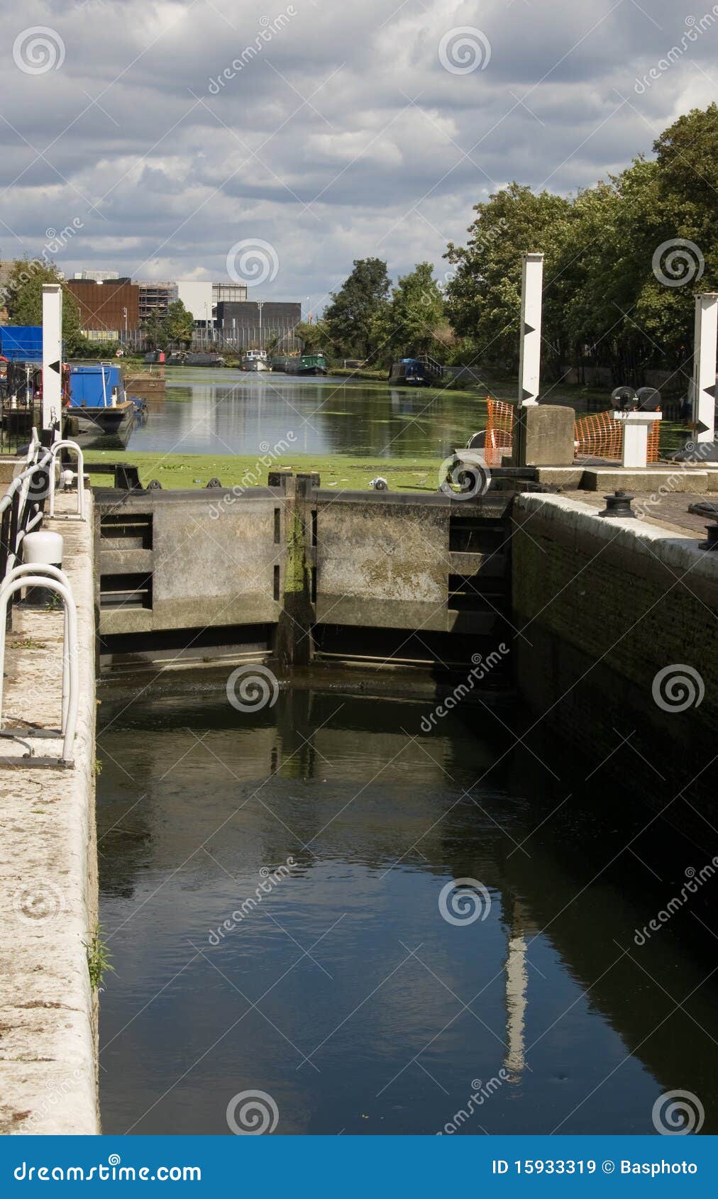 Lock on River Lea, East London Stock Image - Image of outdoors ...