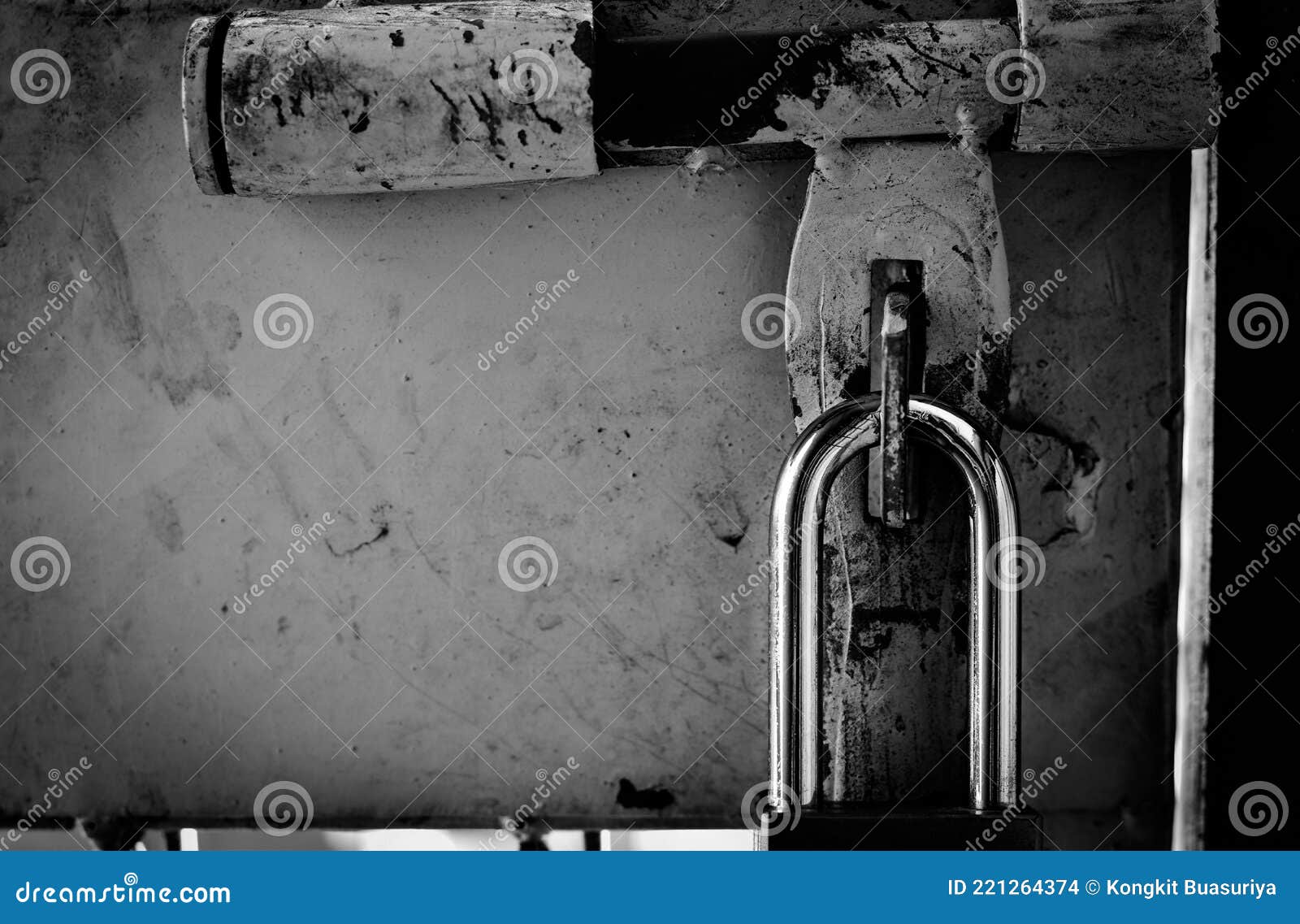 Lock on the Old Wire Mesh of Cage Stock Photo - Image of industry ...