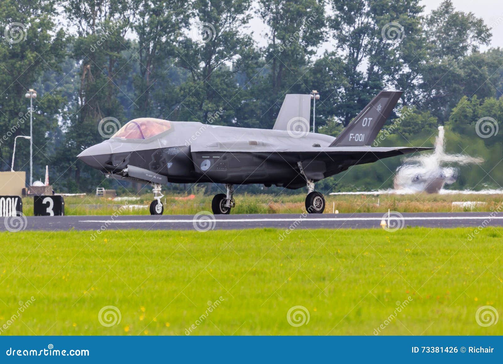 Lockheed Martin F-35 Lightning II Editorial Photo - Image of warplane ...