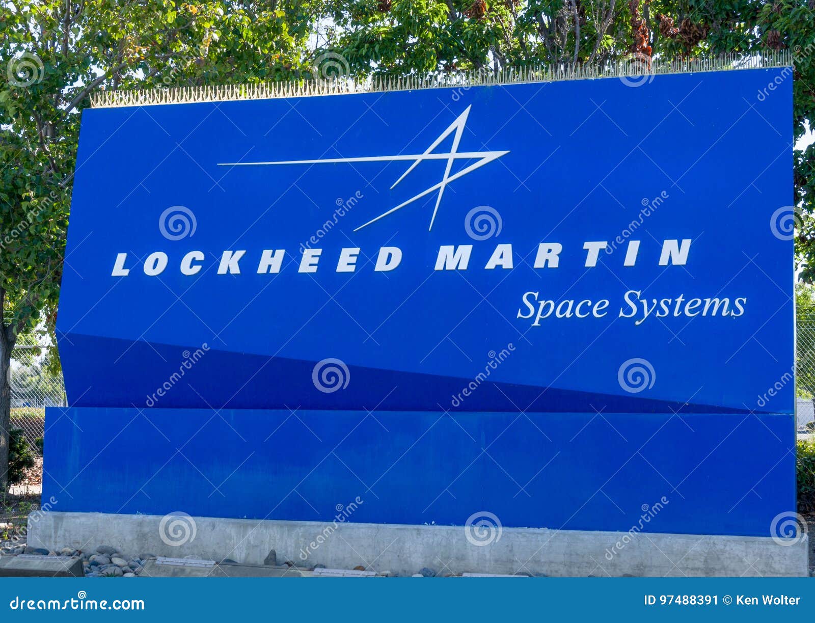 Lockheed Martin Space Systems Sign Foto editorial - Imagen de silicio ...
