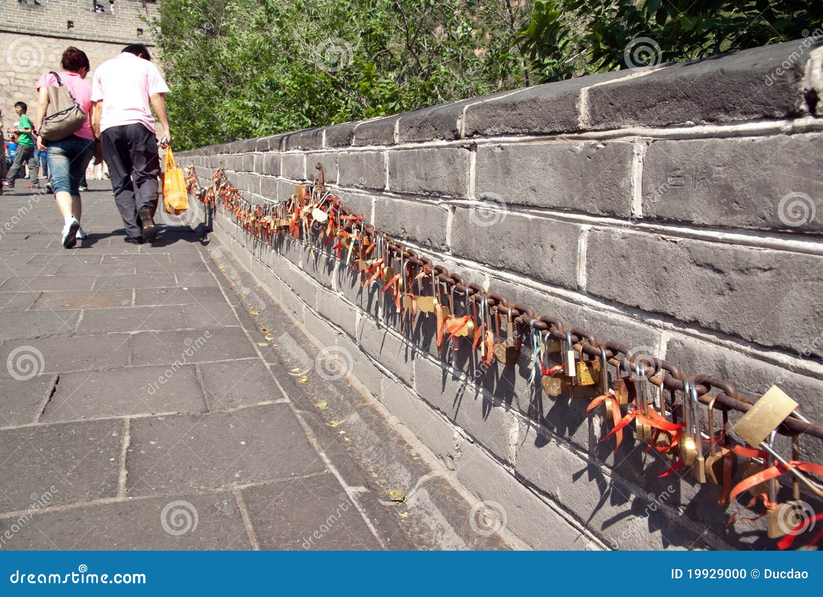 Locks at Great Wall of China Editorial Image - Image of detail, golden ...