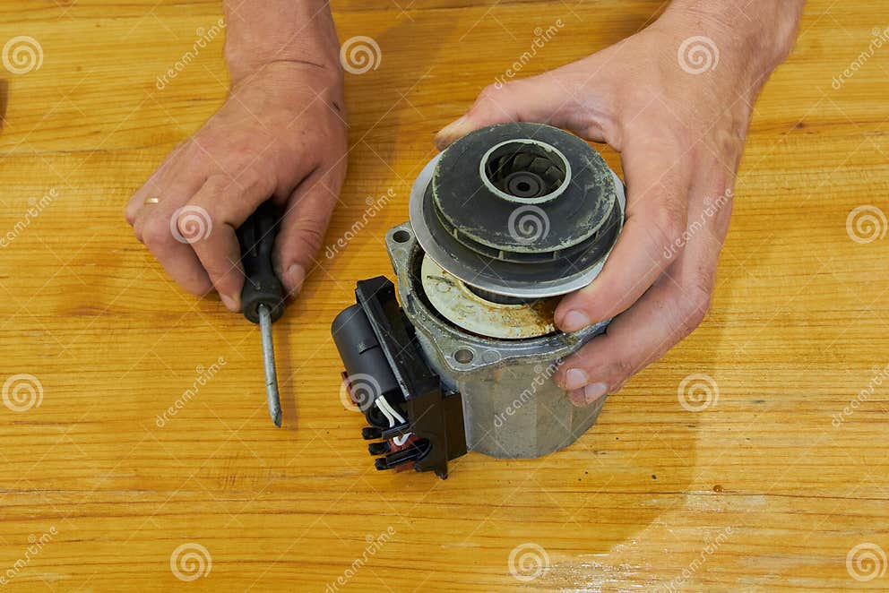 Repair of the Circulation Pump,a Locksmith Disassembles an Old ...