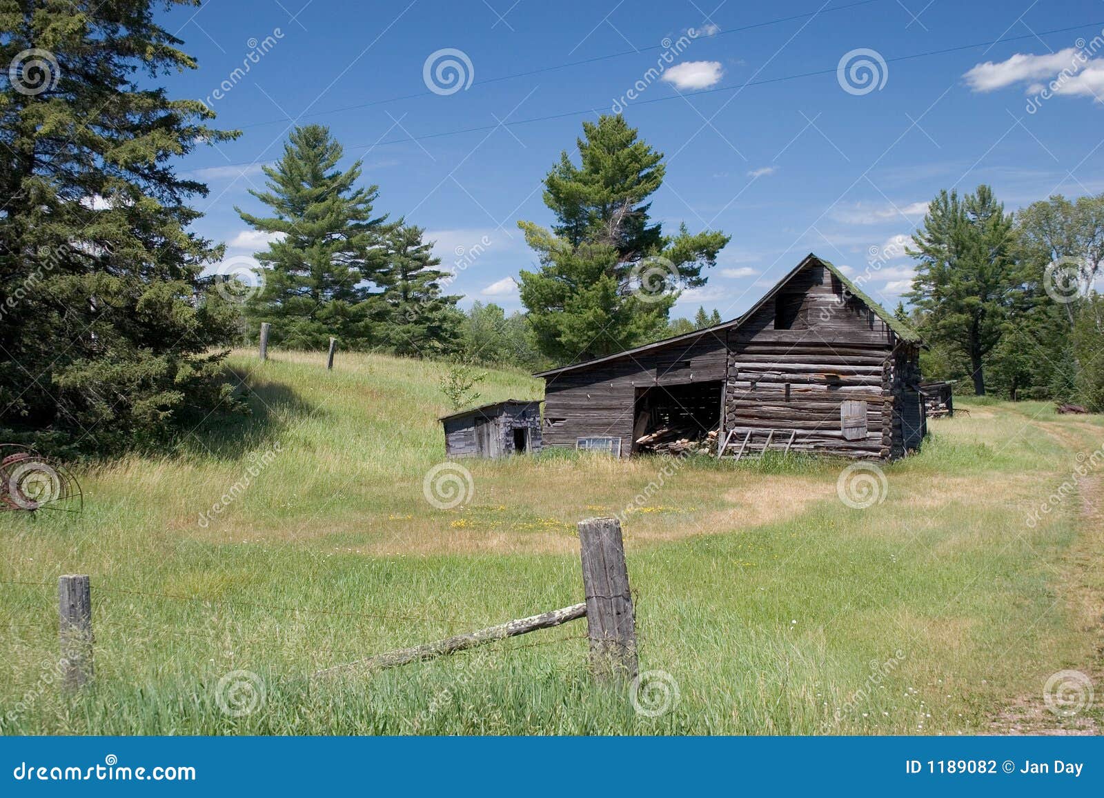 Log Barn stock photo. Image of farm, rural, weathered - 1189082