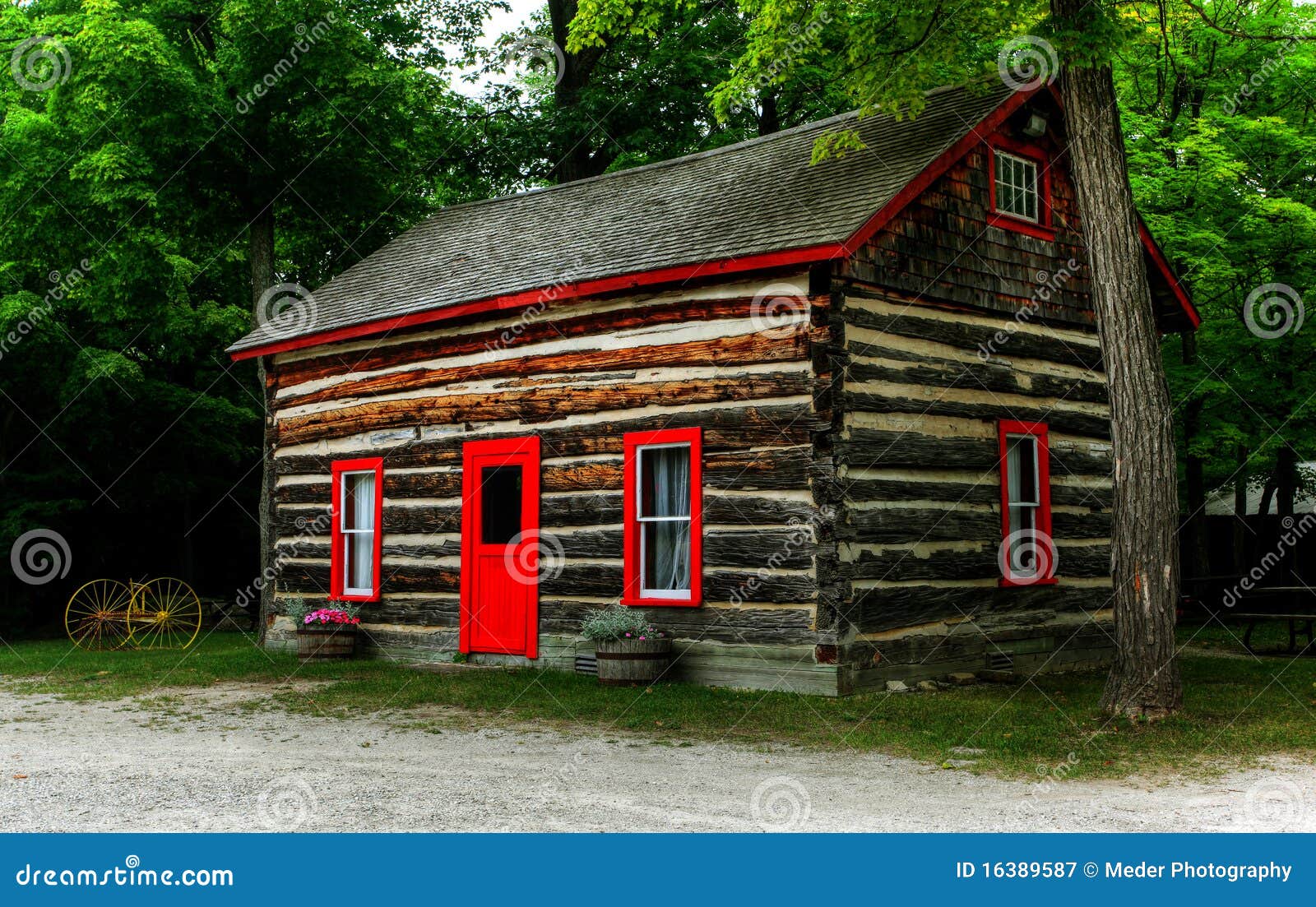 Log shack stock image. Image of door, aged, rustic, scenic - 16389587