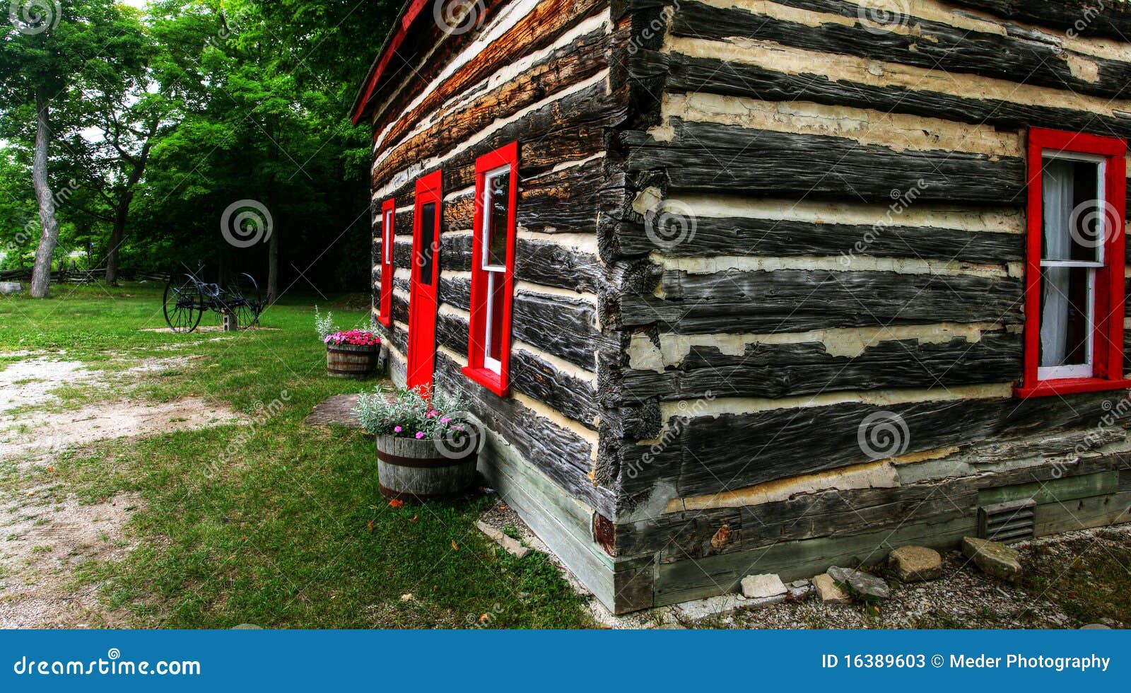 Log shack stock image. Image of aged, cedar, barn, homestead - 16389603